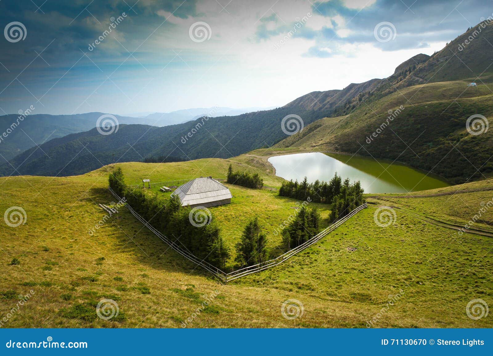 Vulturilor de Lacul photo stock. Image du bateau, autriche - 71130670