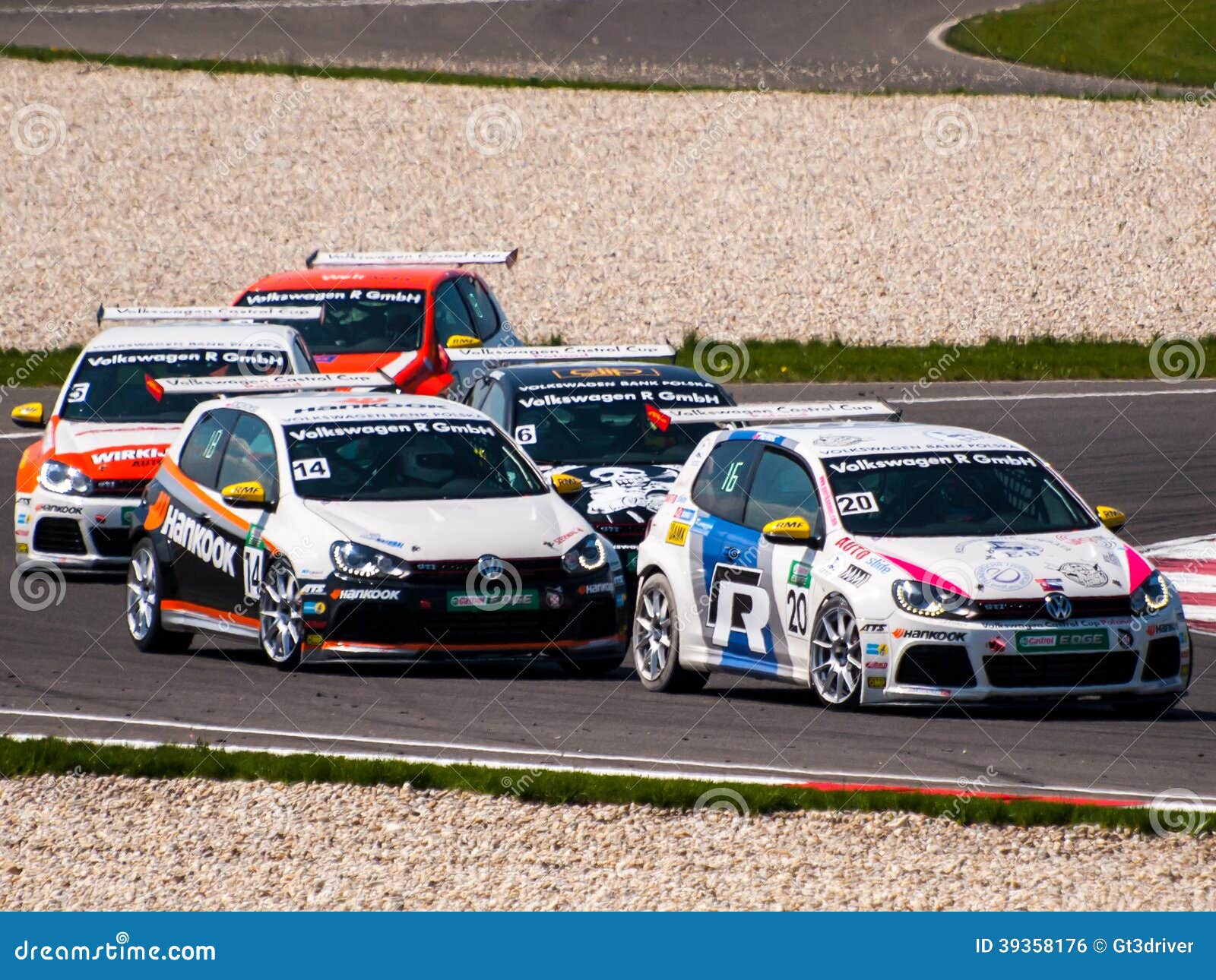 VW Golf-raceauto's redactionele foto. Image of brandwond - 39358176