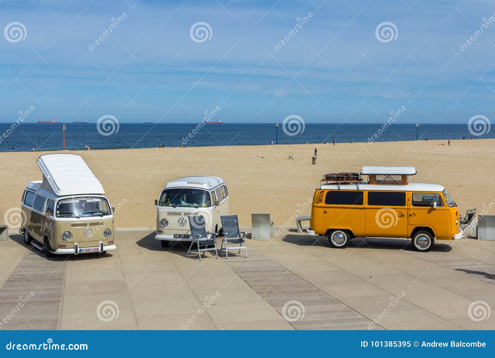 VW kombi vans at the beach editorial image. Image of hague - 101385395