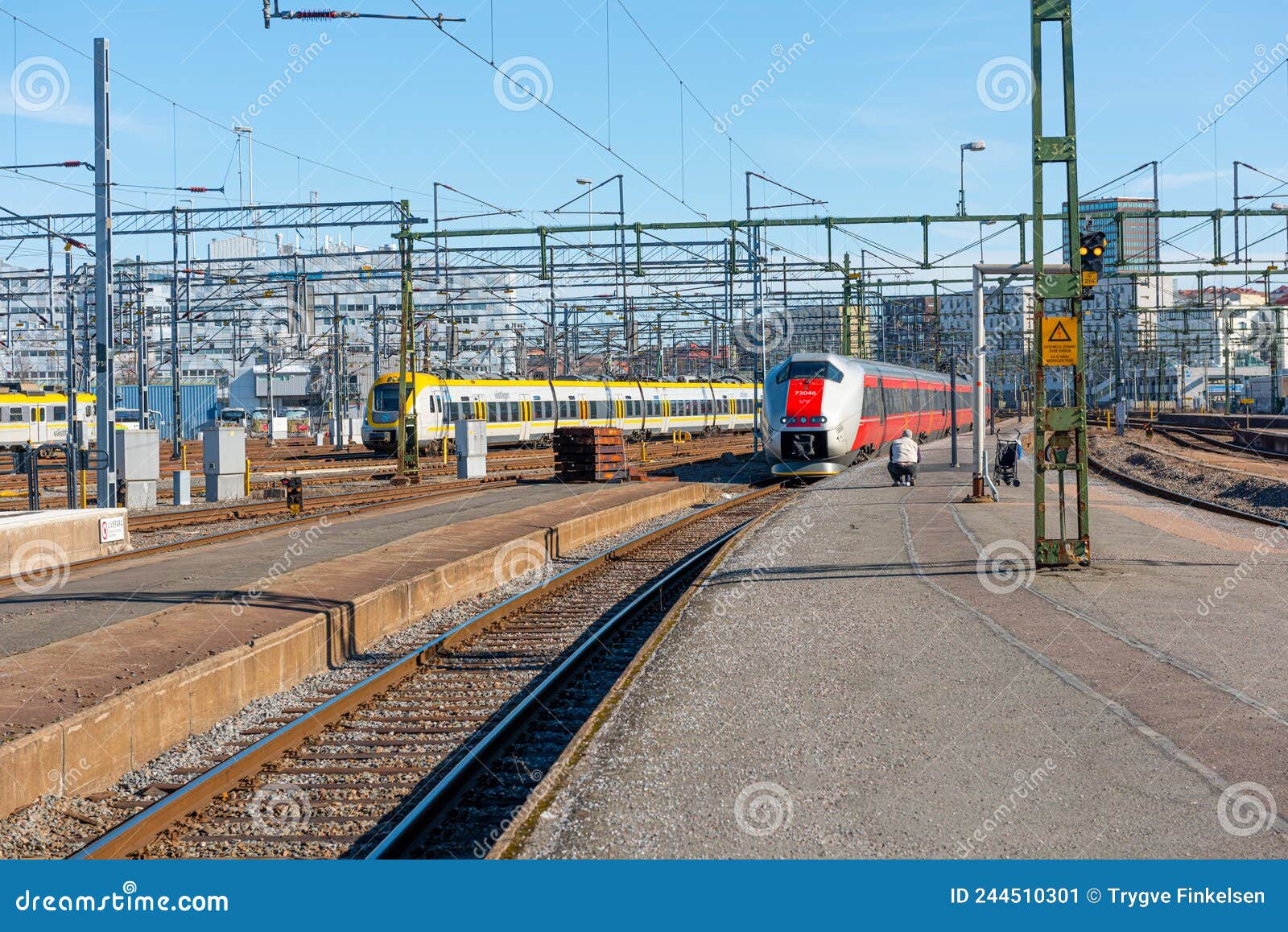 VY Train Arriving Gothenburg Central Station.. Editorial Photo - Image ...