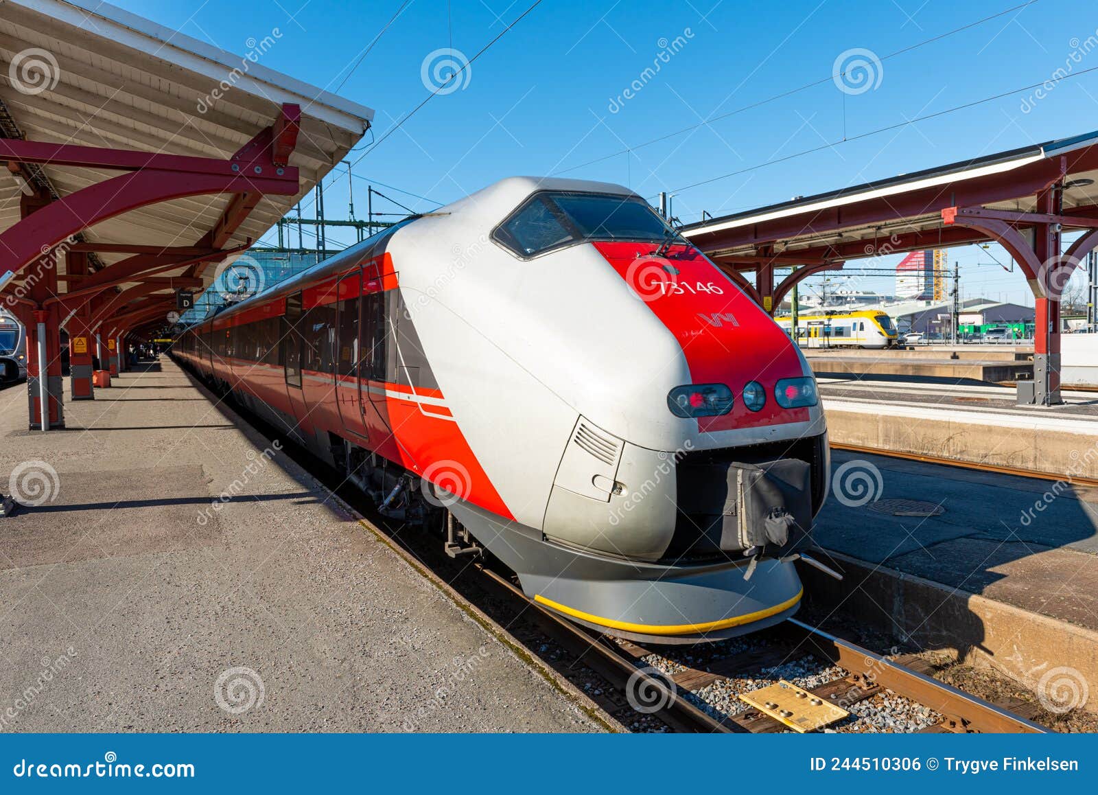 VY Train Arriving Gothenburg Central Station.. Editorial Photo - Image ...