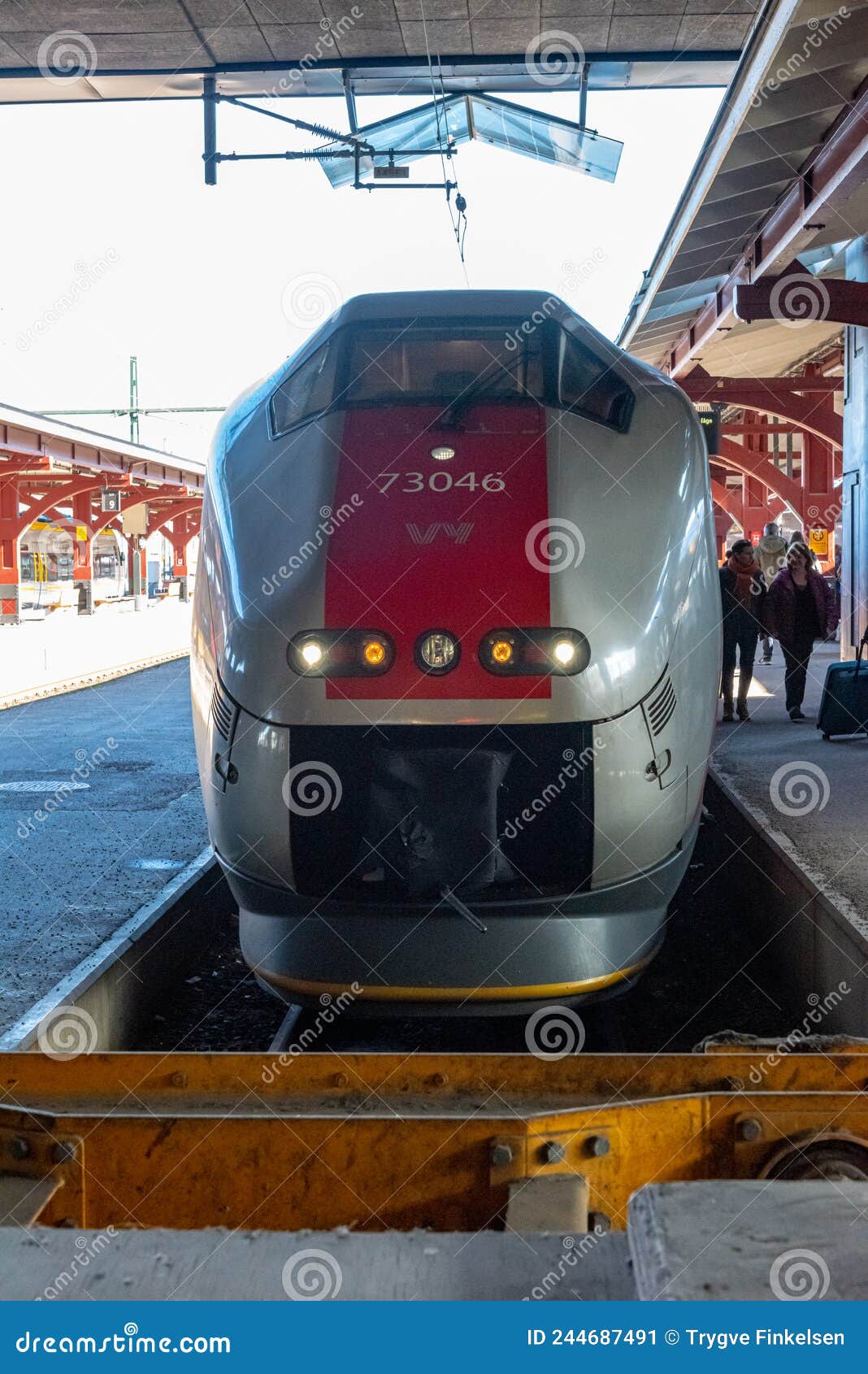VY Train Arriving Gothenburg Central Station.. Editorial Photo - Image ...
