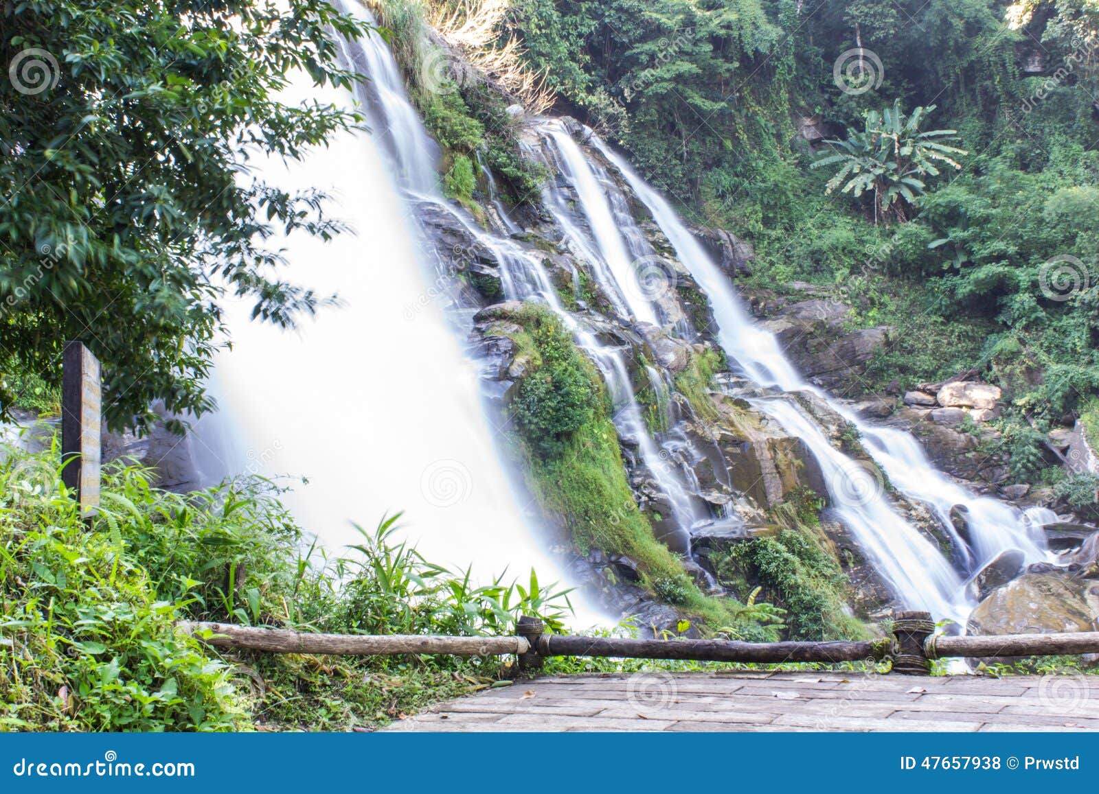Wachirathan Waterfall, Doi Inthanon National Park in Chiang Mai ...