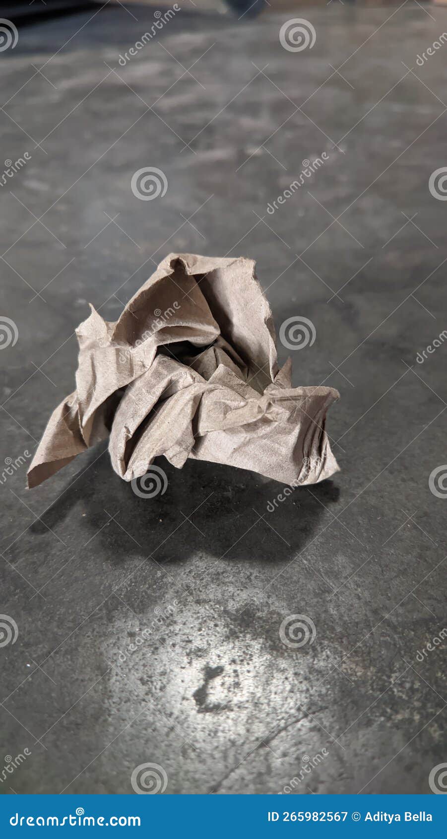A wad of paper waste stock image. Image of buang, gumpalan - 265982567