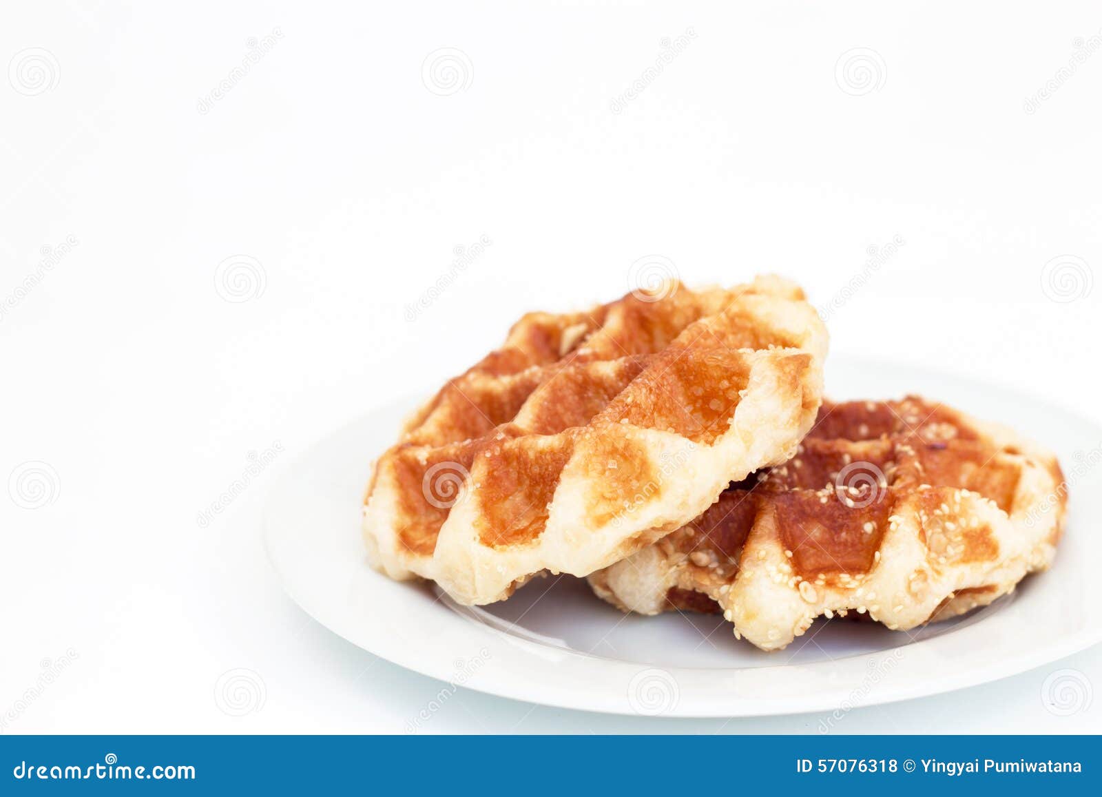 Wafel op schotel stock foto. Image of smakelijk, zoet - 57076318