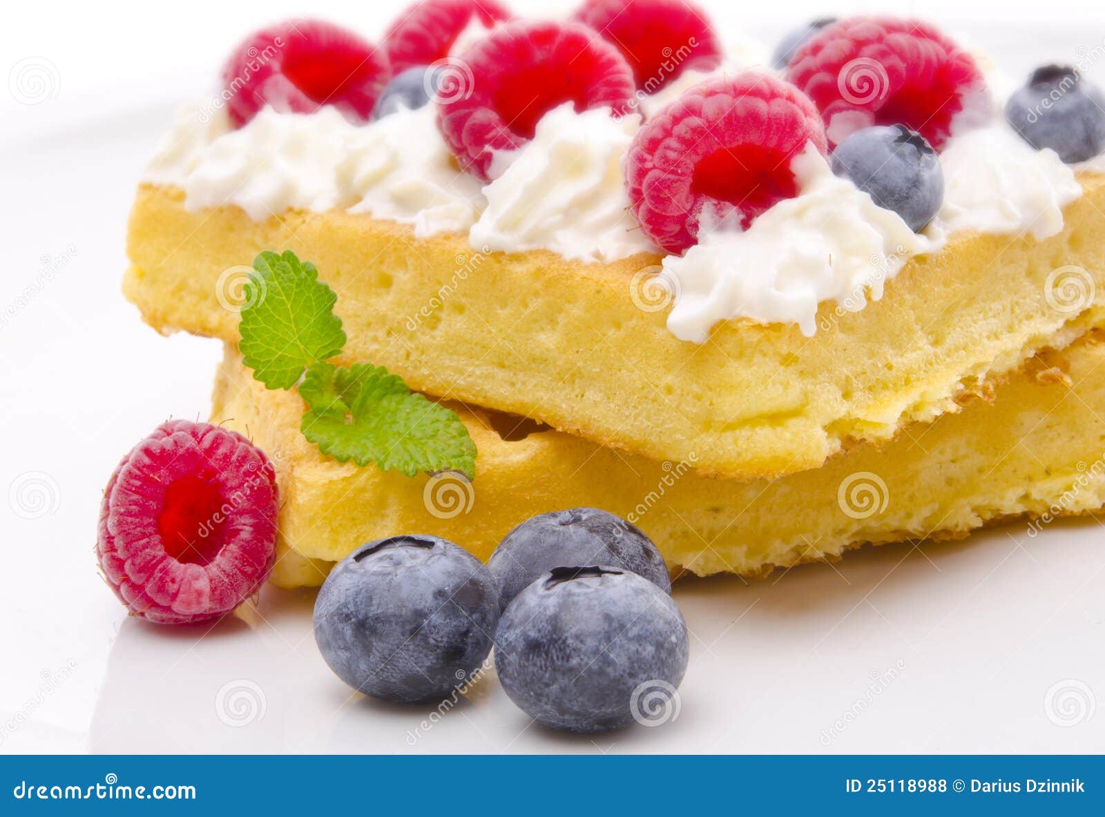 Waffle com fruta foto de stock. Imagem de baga, vermelho - 25118988