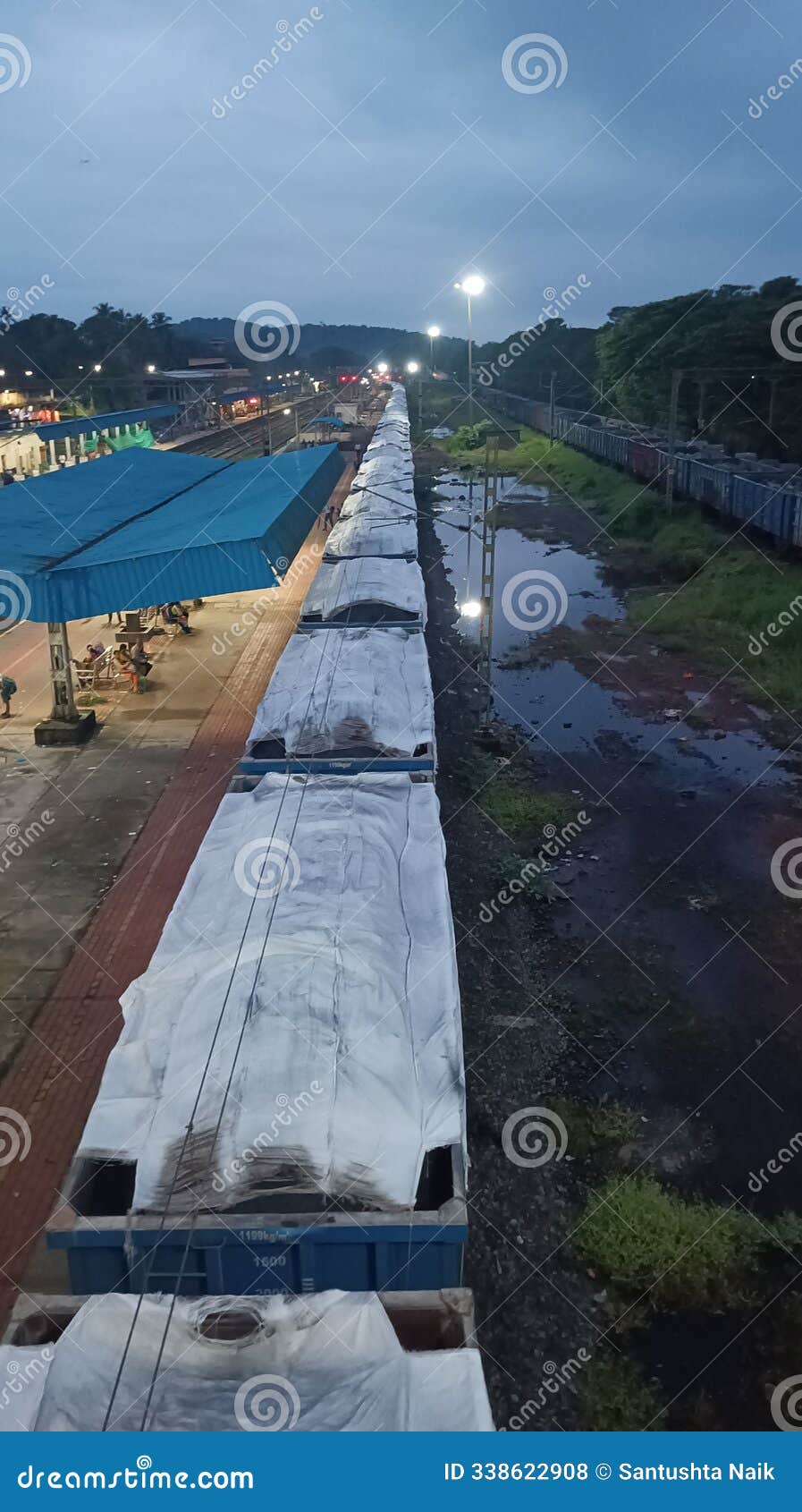 Wagon train full of Coal stock photo. Image of vehicle - 338622908