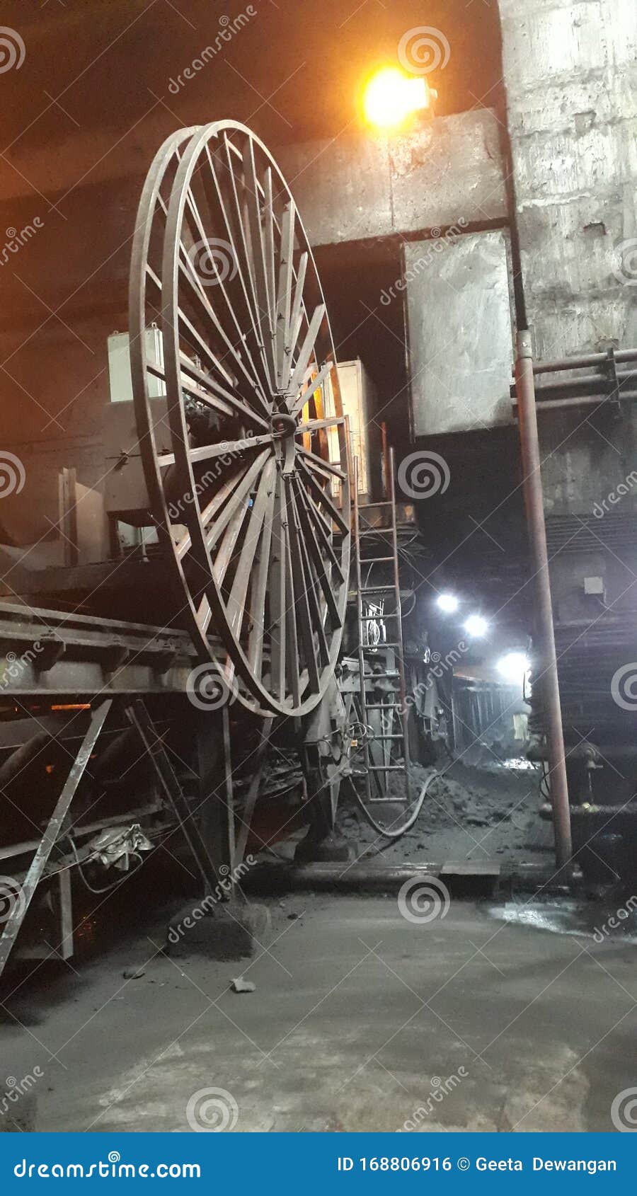 Wagon Tripper Cable Roller Under the Track Hopper Stock Photo - Image ...