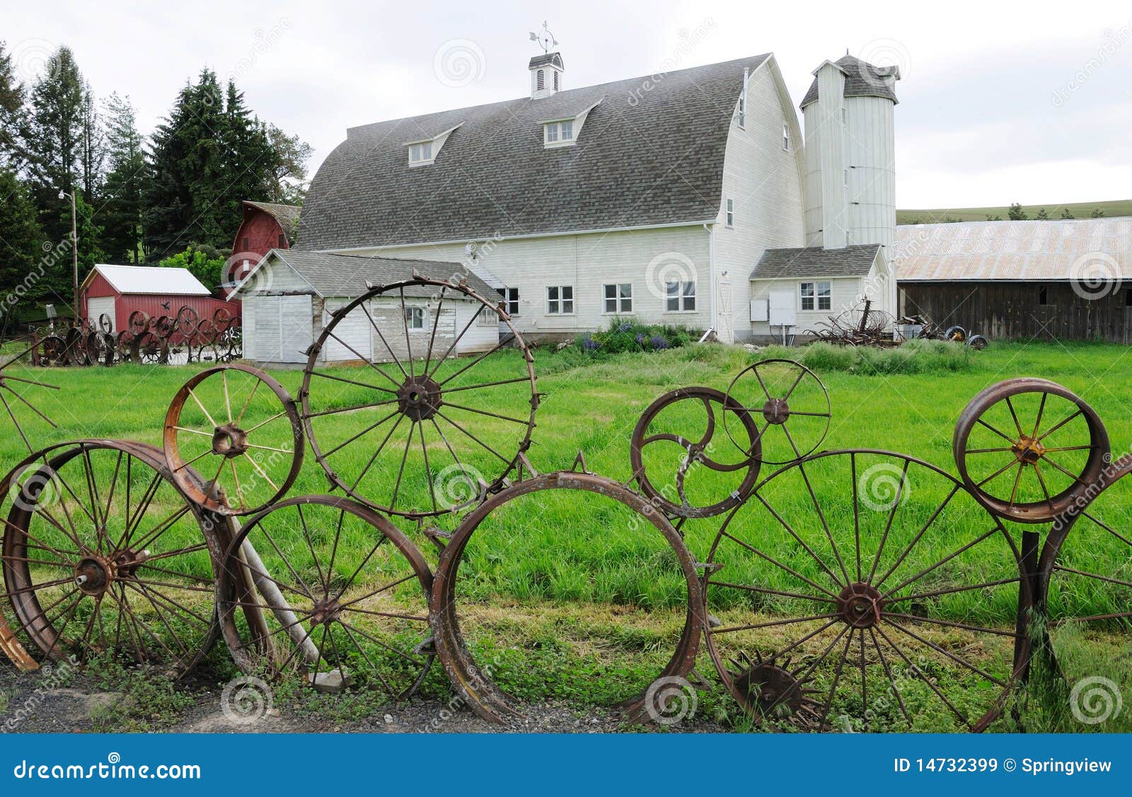 Wagon Wheel Fence and Barn stock image. Image of wagon - 14732399