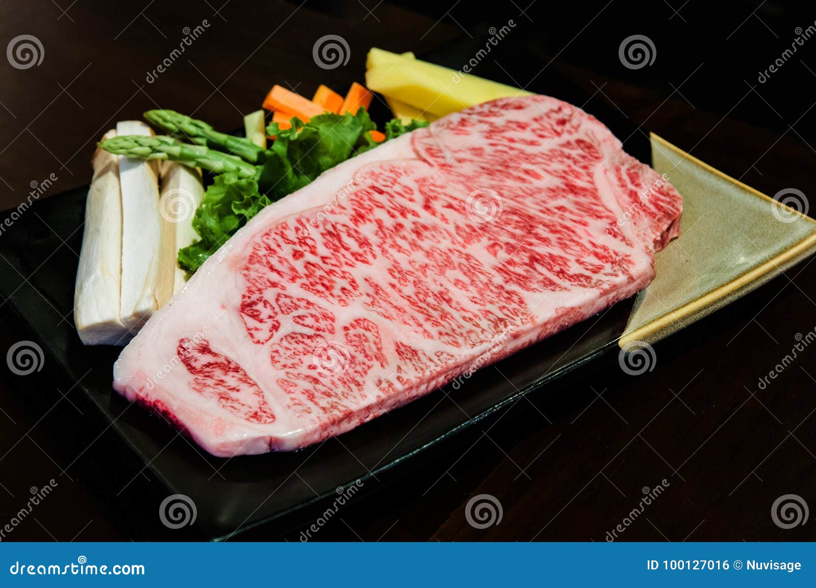 Wagyu-Rindfleisch Striploin Steak Stockfoto - Bild von metzger ...
