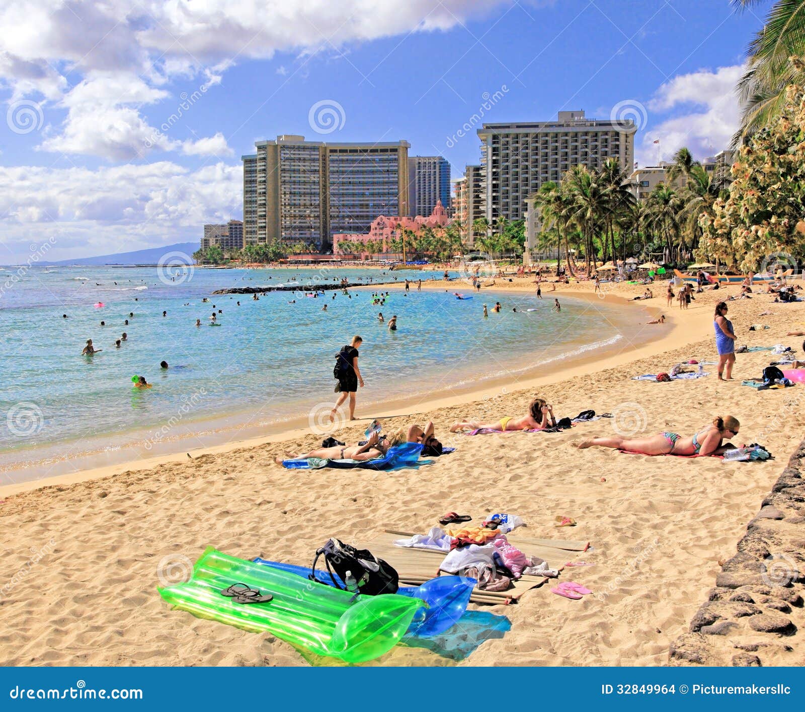 Waikiki strand Hawaii redaktionell fotografering för bildbyråer. Bild ...