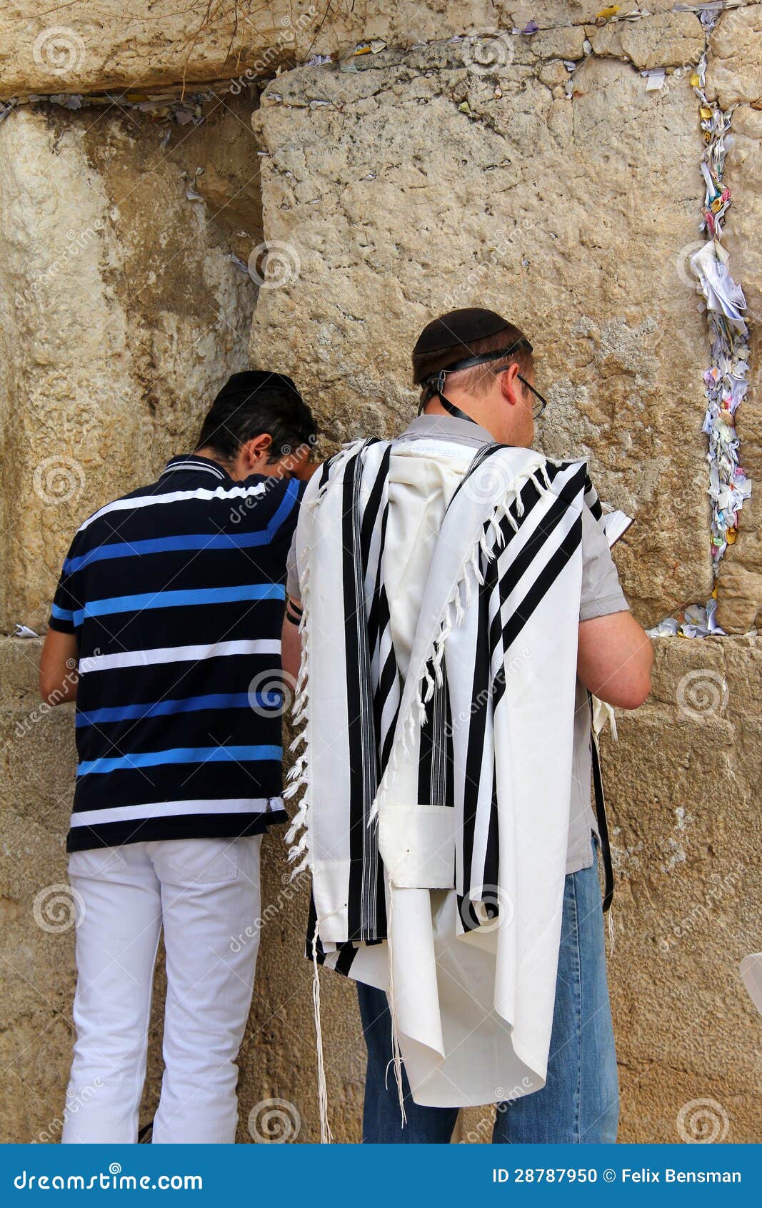 At the Wailing Wall editorial image. Image of prying - 28787950