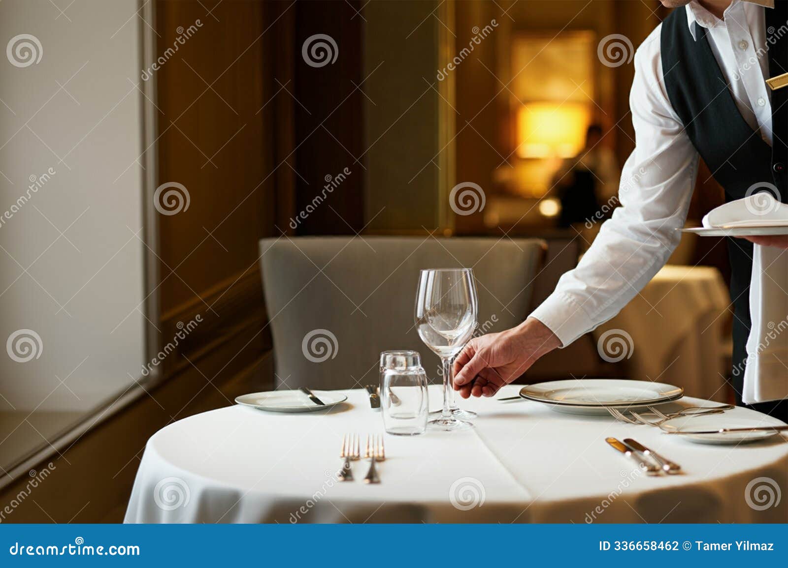 Waiter Serving at an Empty Table Stock Illustration - Illustration of ...