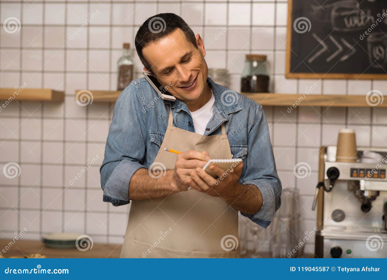 Waiter taking notes stock image. Image of european, industry - 119045587
