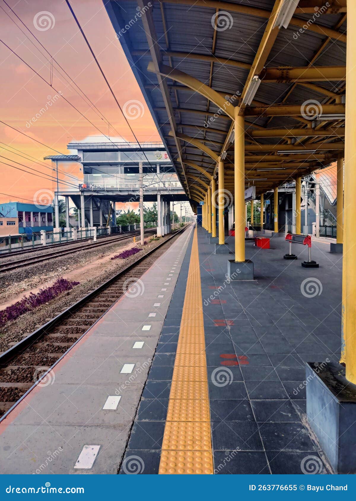 Waiting for the Arrival of the Train at the City Station Stock Image ...