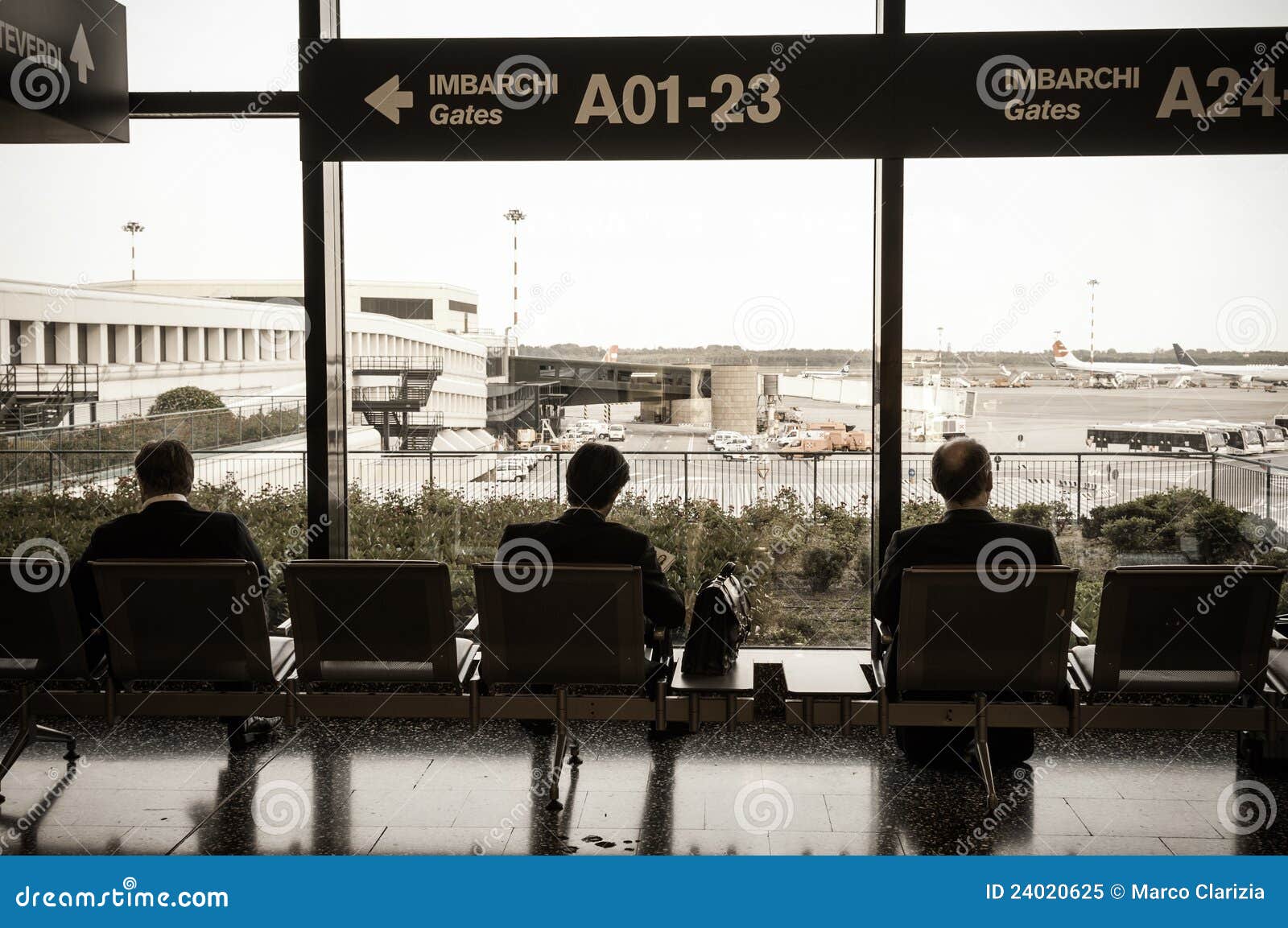 Waiting for the flight editorial image. Image of airplane - 24020625