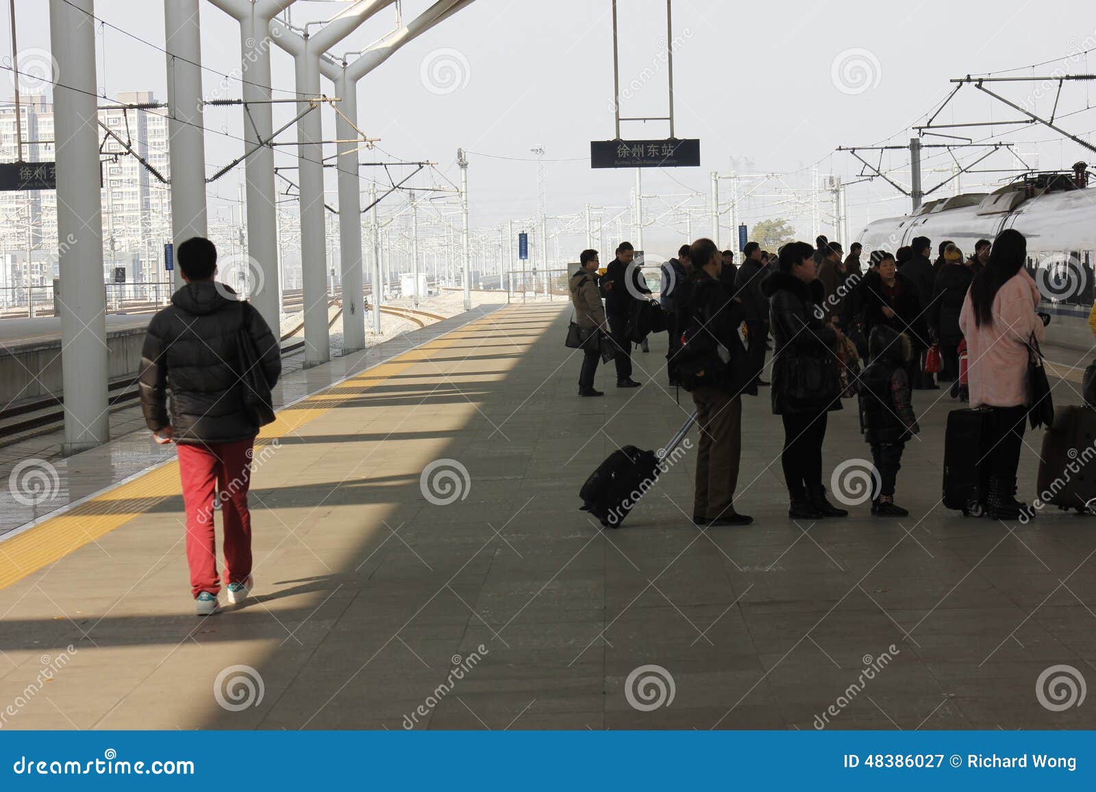 The waiting queue editorial photography. Image of shadow - 48386027