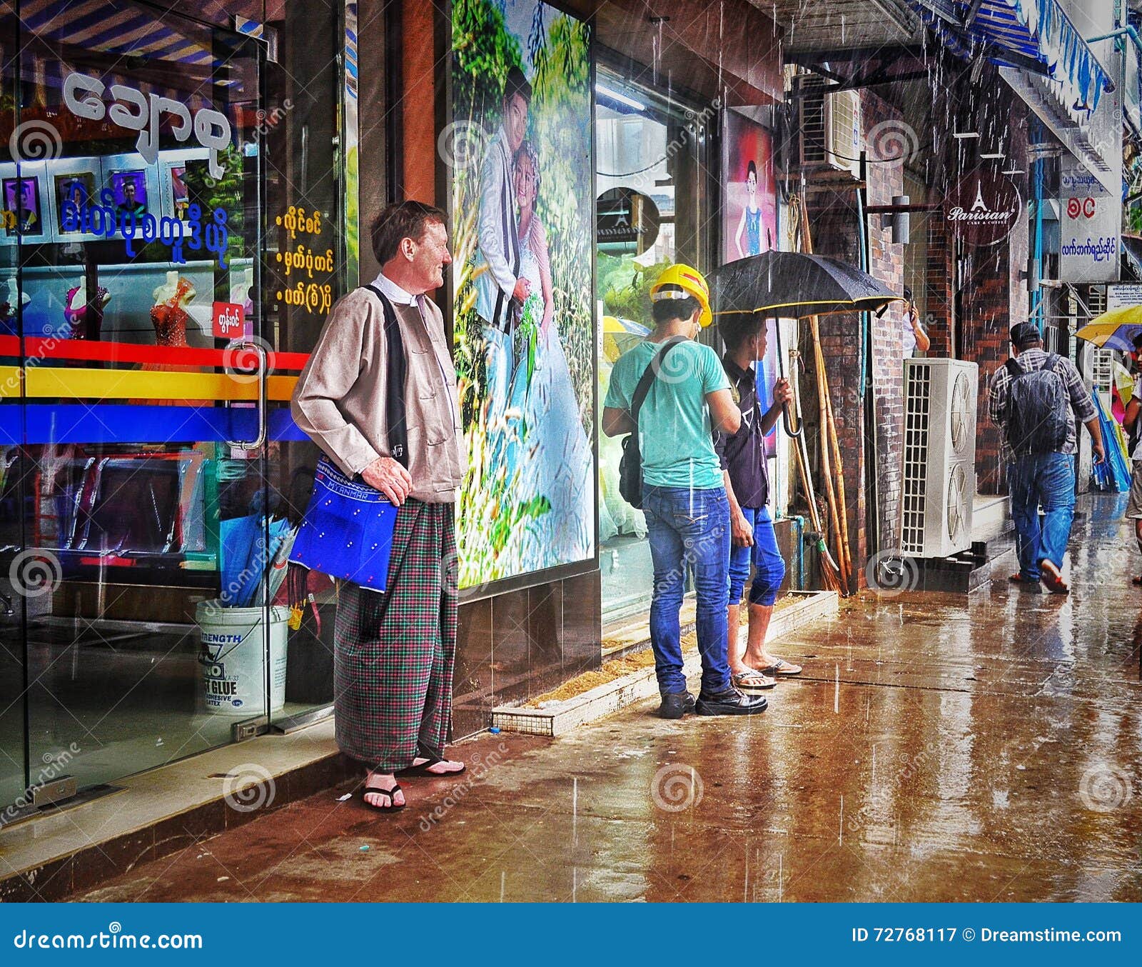 Waiting in Raining editorial photography. Image of raining - 72768117