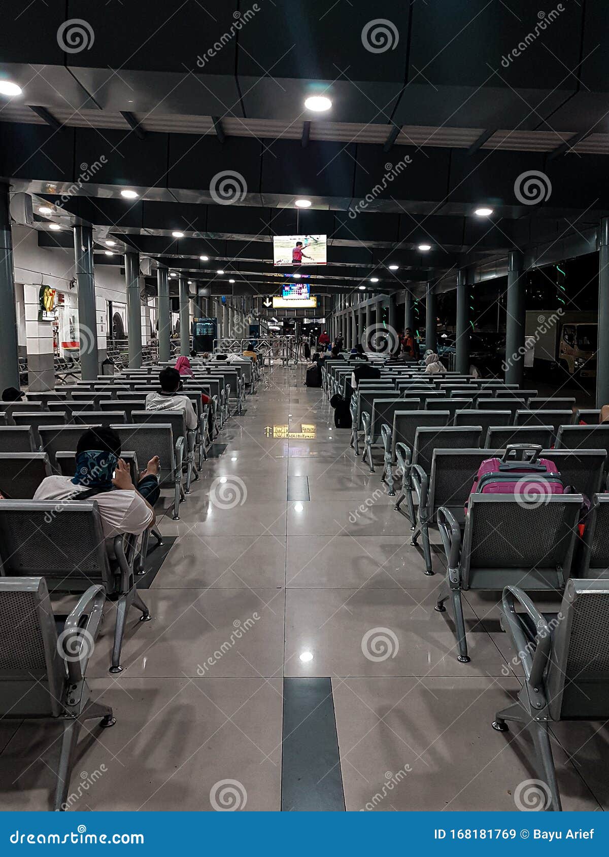 Waiting Room in Pasar Senen Train Station 编辑类库存图片 - 图片 包括有 晚上, 访问 ...