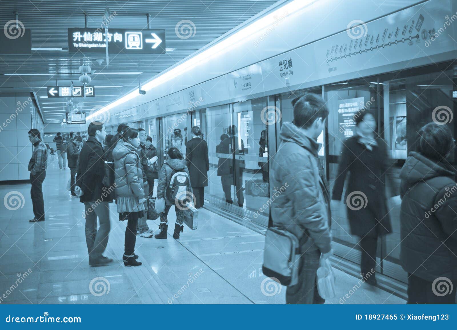 Waiting subway editorial image. Image of underground - 18927465