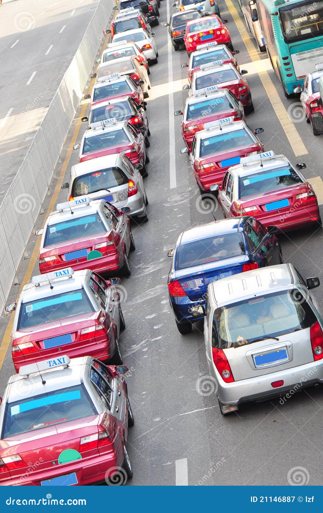 Waiting traffic lights stock image. Image of automobile - 21146887