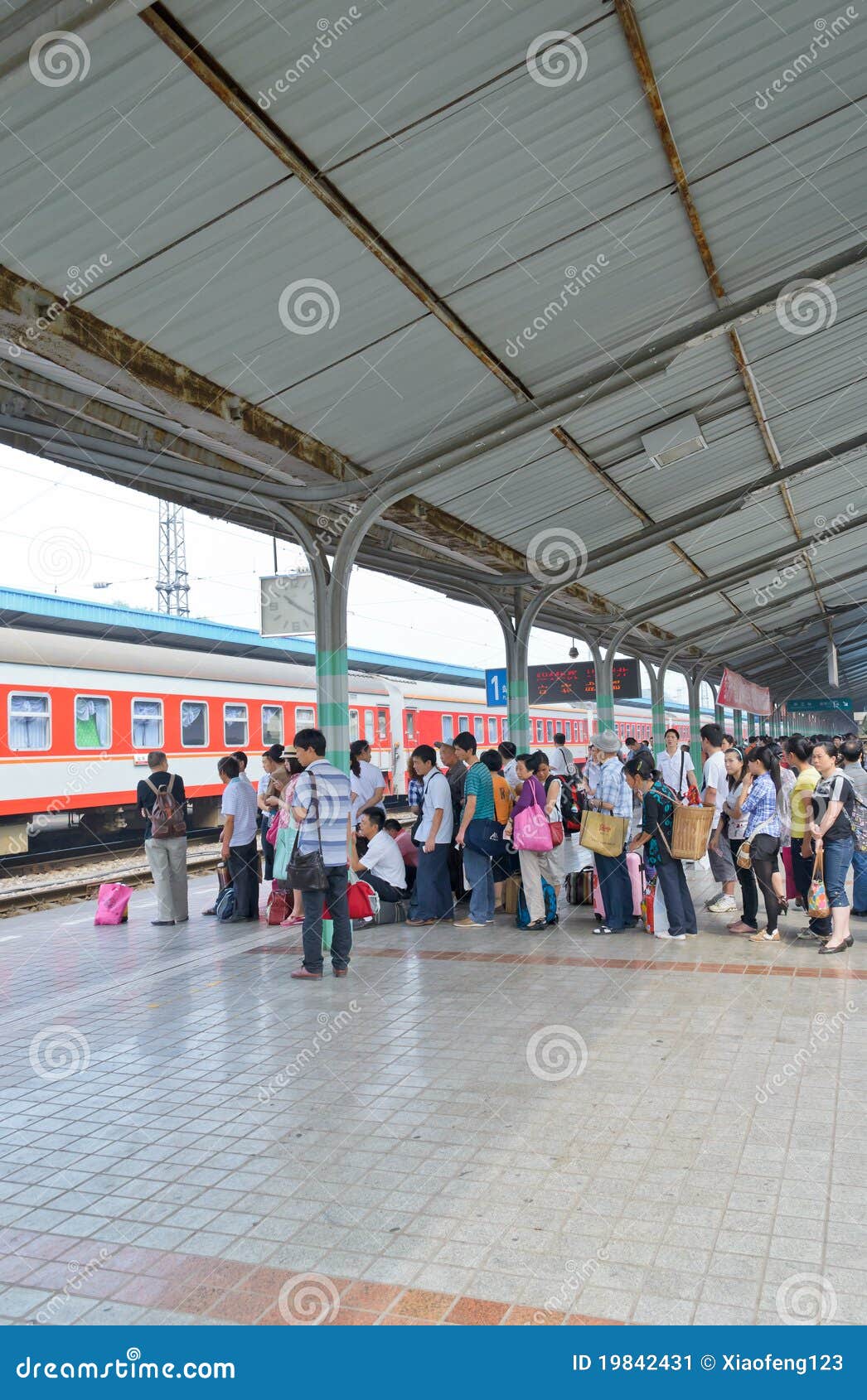 Waiting for the train editorial photo. Image of travel - 19842431