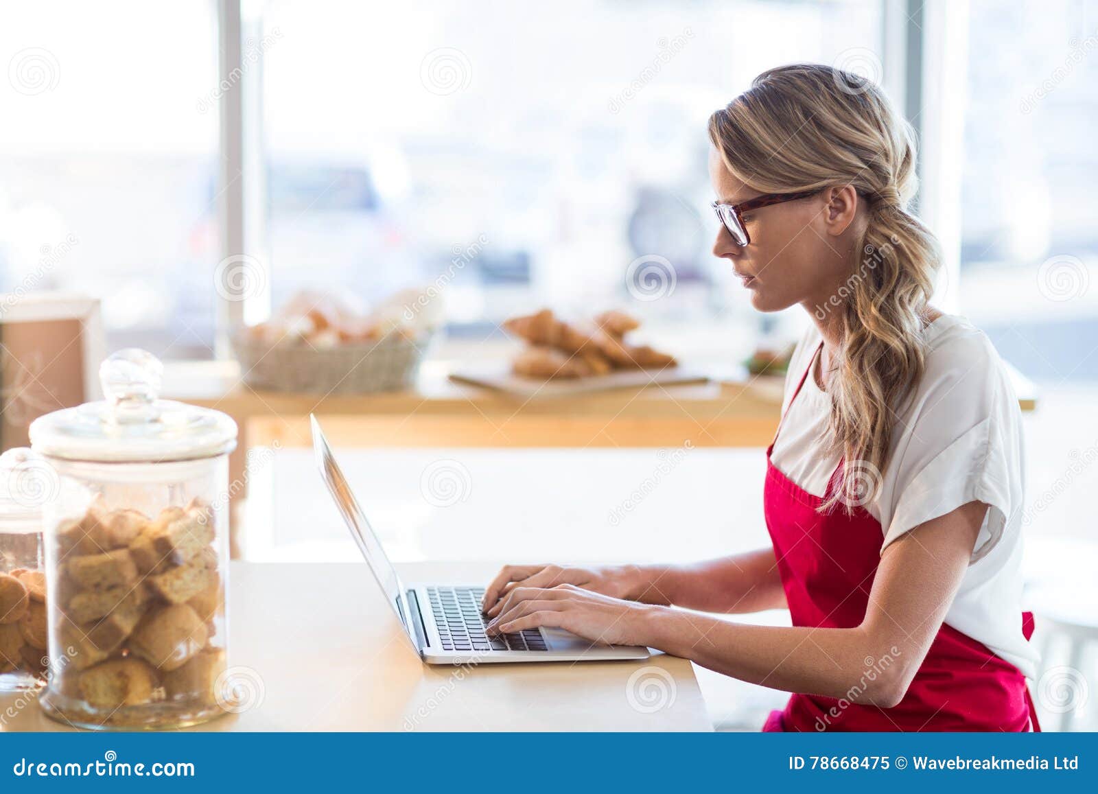 Waitress Sitting at Table and Using Laptop Stock Image - Image of ...