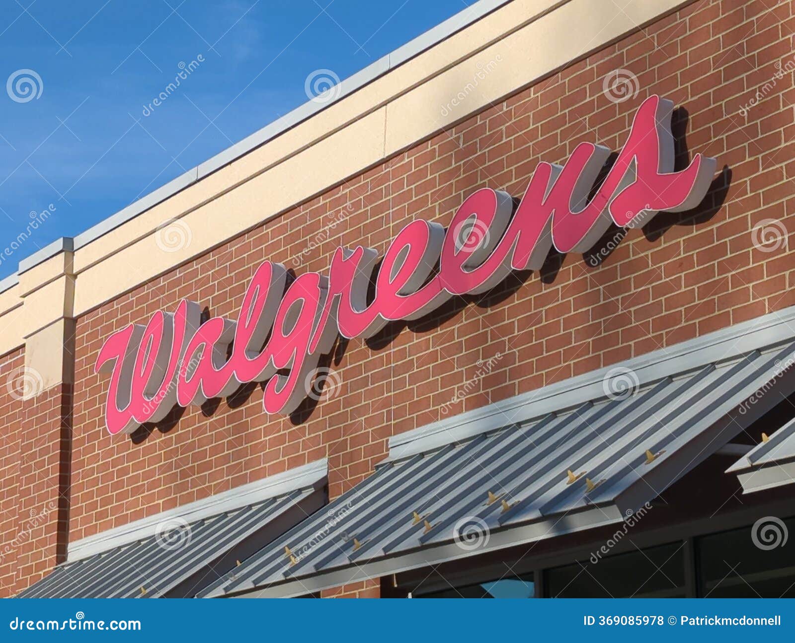 Walgreens Store Exterior And Sign Editorial Photo | CartoonDealer.com ...