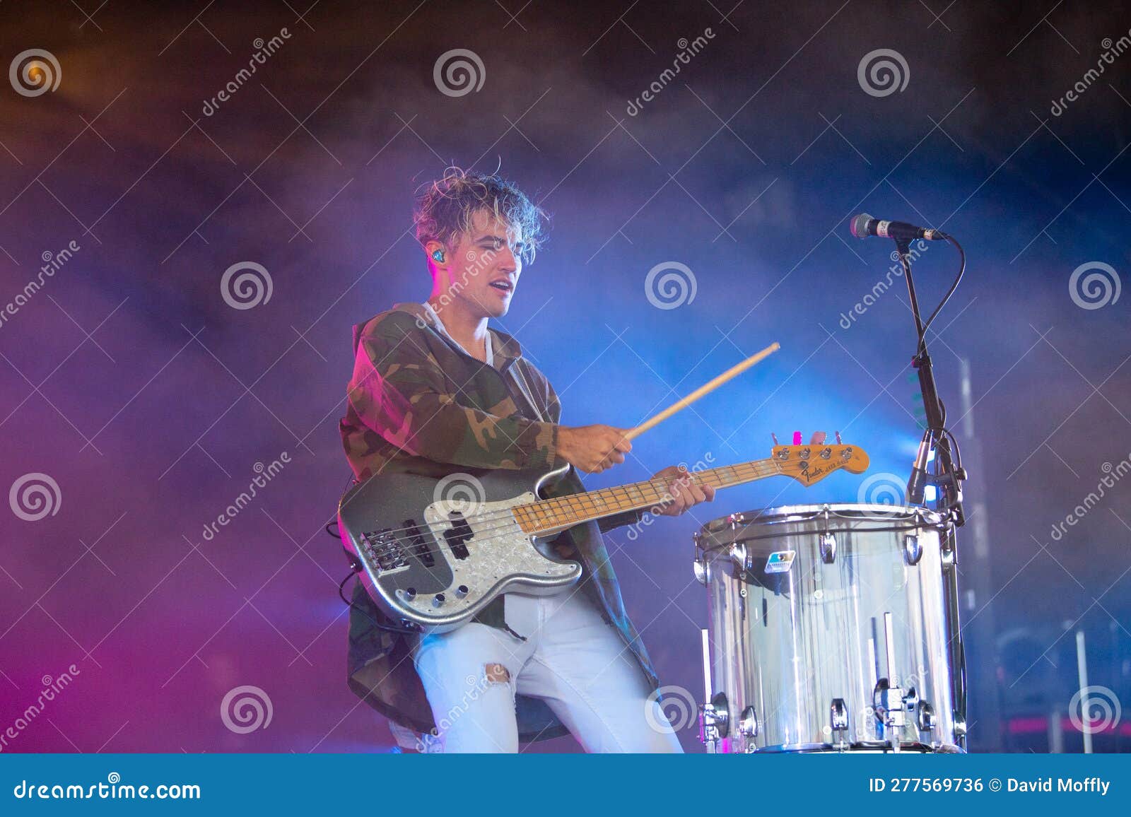 Walk the Moon in Concert at the Coral Sky Ampitheatre Editorial Photo ...
