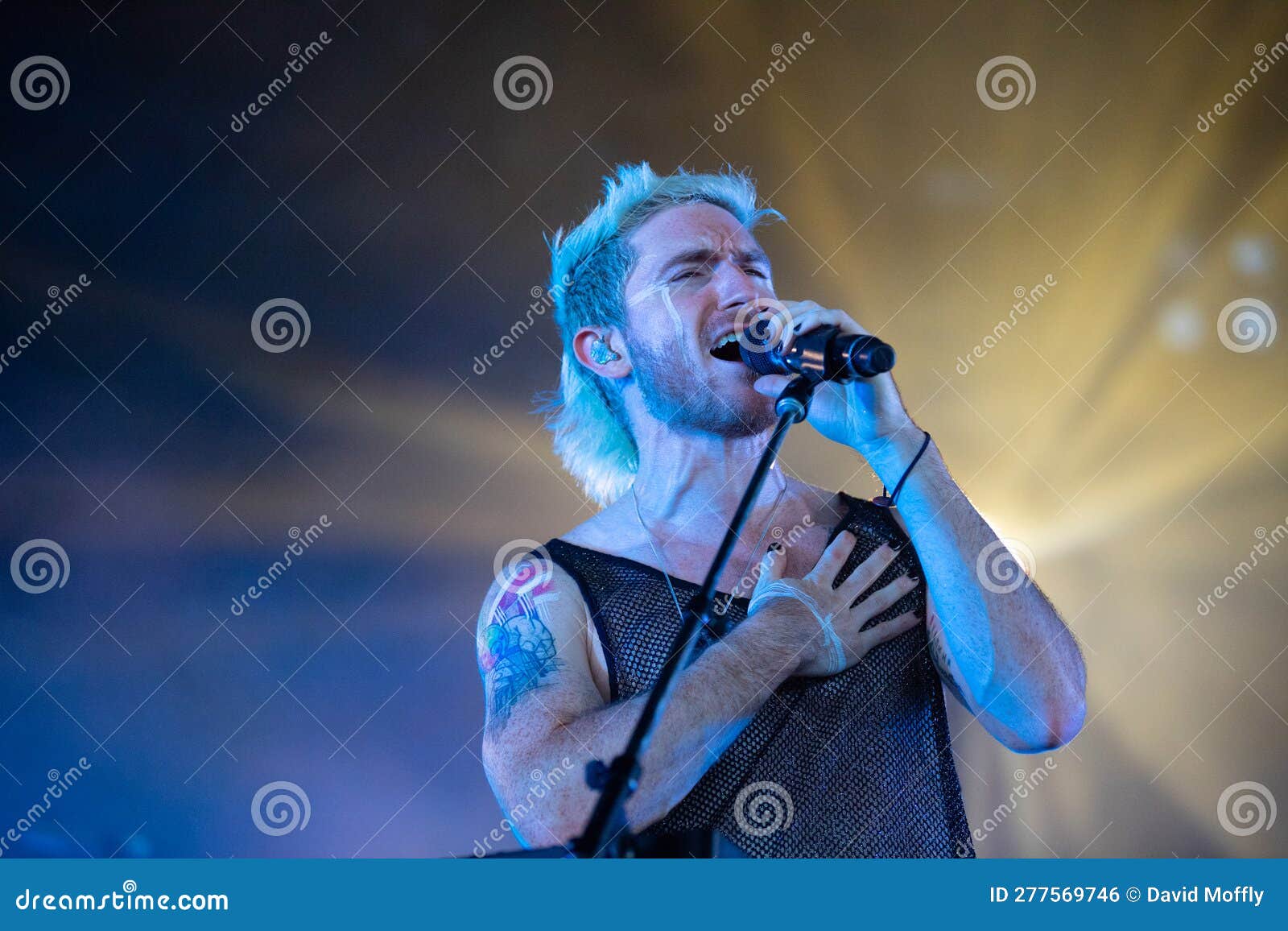 Walk the Moon in Concert at the Coral Sky Ampitheatre Editorial Photo ...