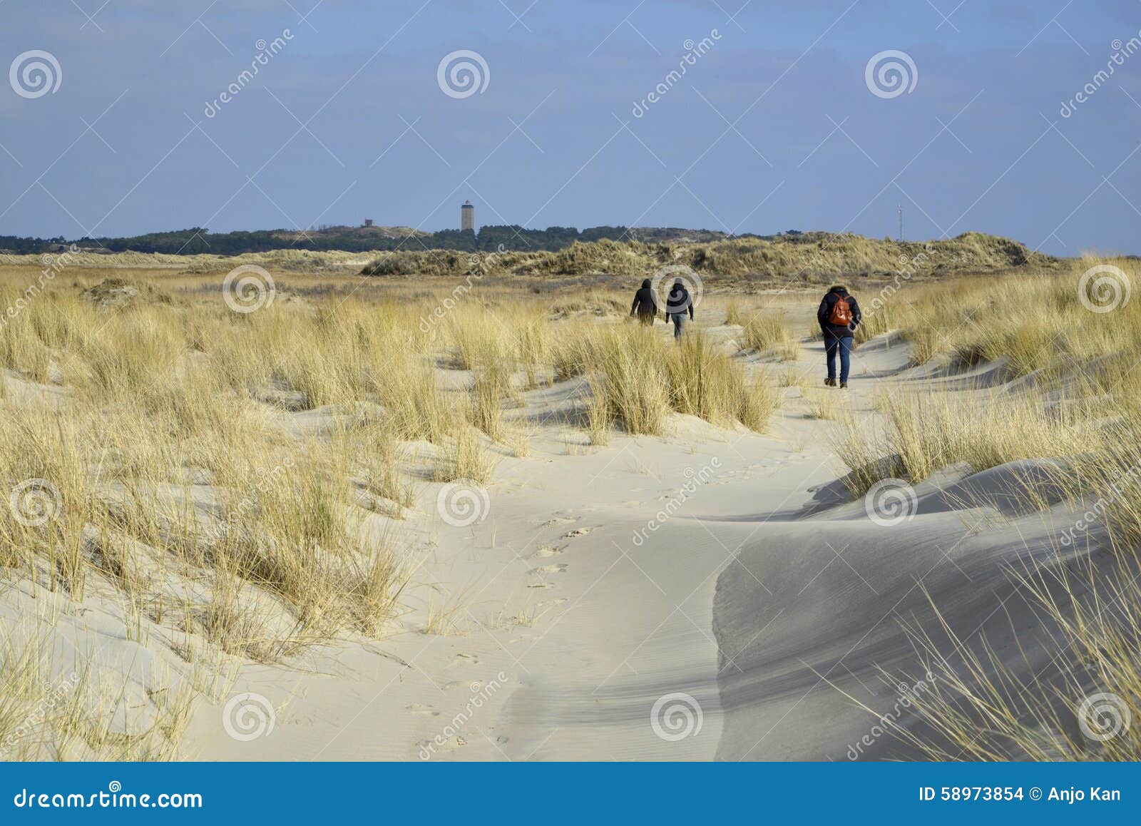 Walk to the lighthouse editorial stock image. Image of dutch - 58973854