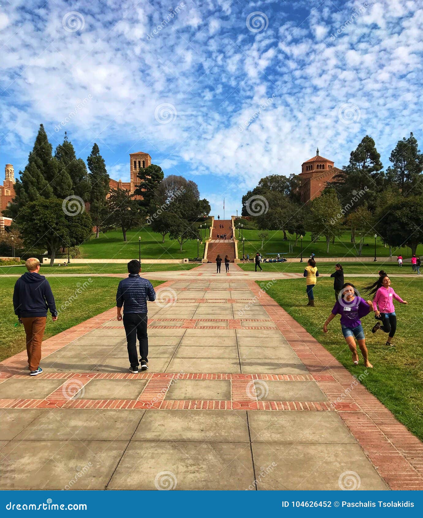 A walk in UCLA editorial photography. Image of campus - 104626452