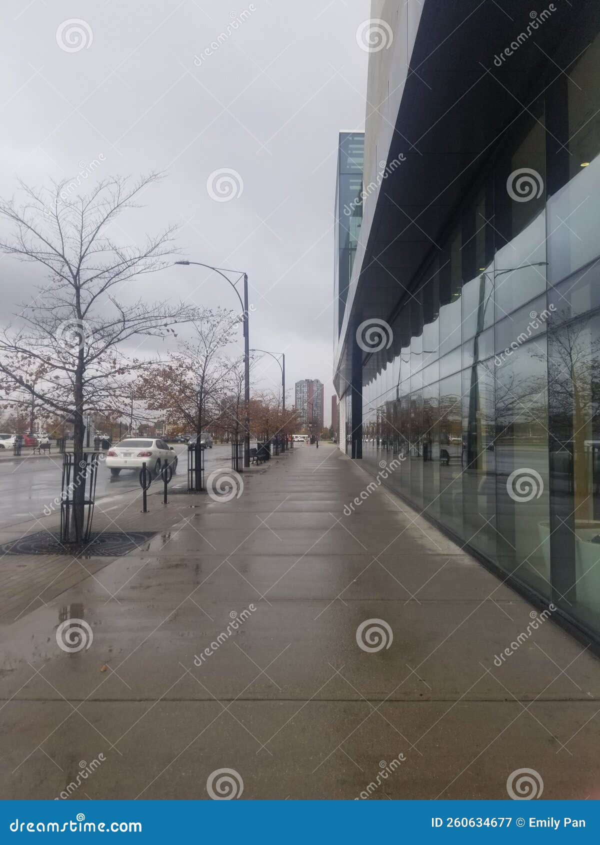 Walking Around a Shopping Mall Editorial Photography - Image of mall ...