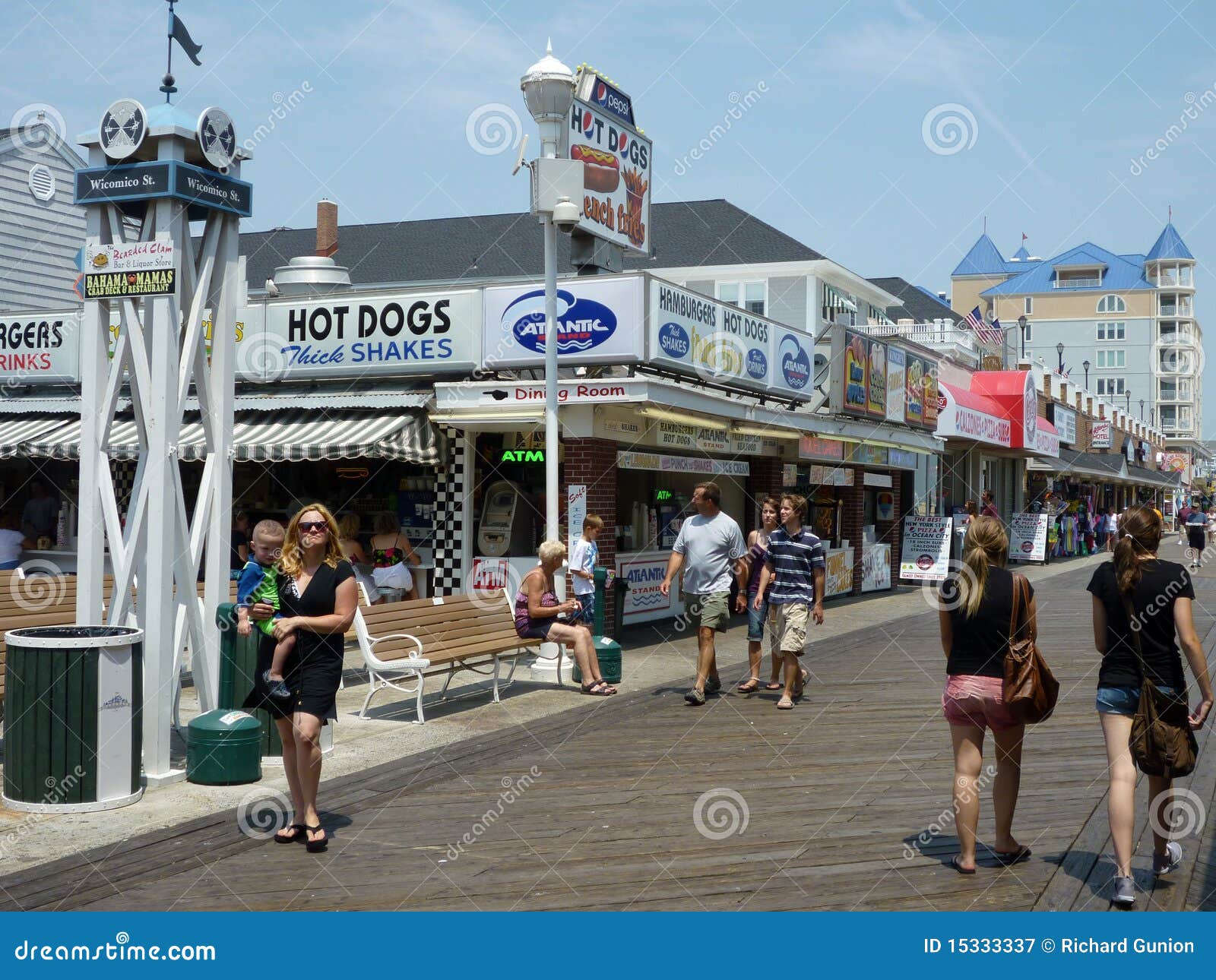 Walking the Boardwalk editorial photography. Image of food - 15333337
