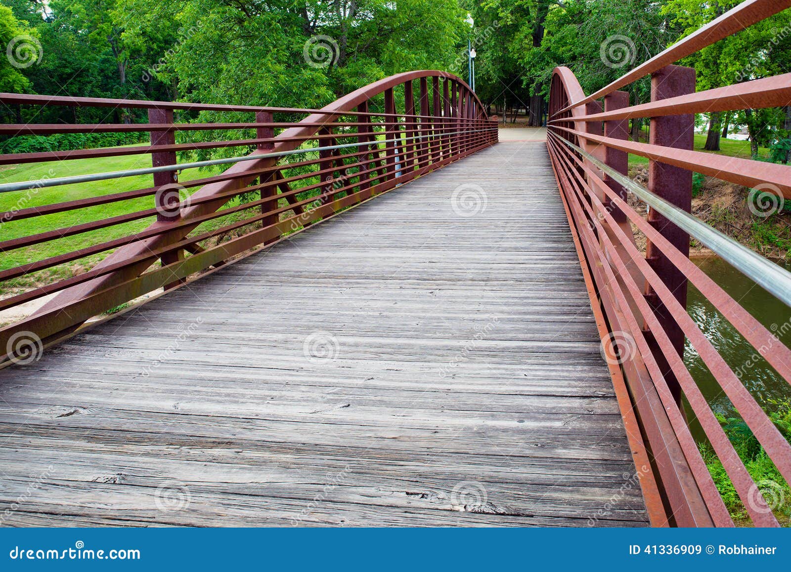 Walking bridge in park stock image. Image of lush, curve - 41336909