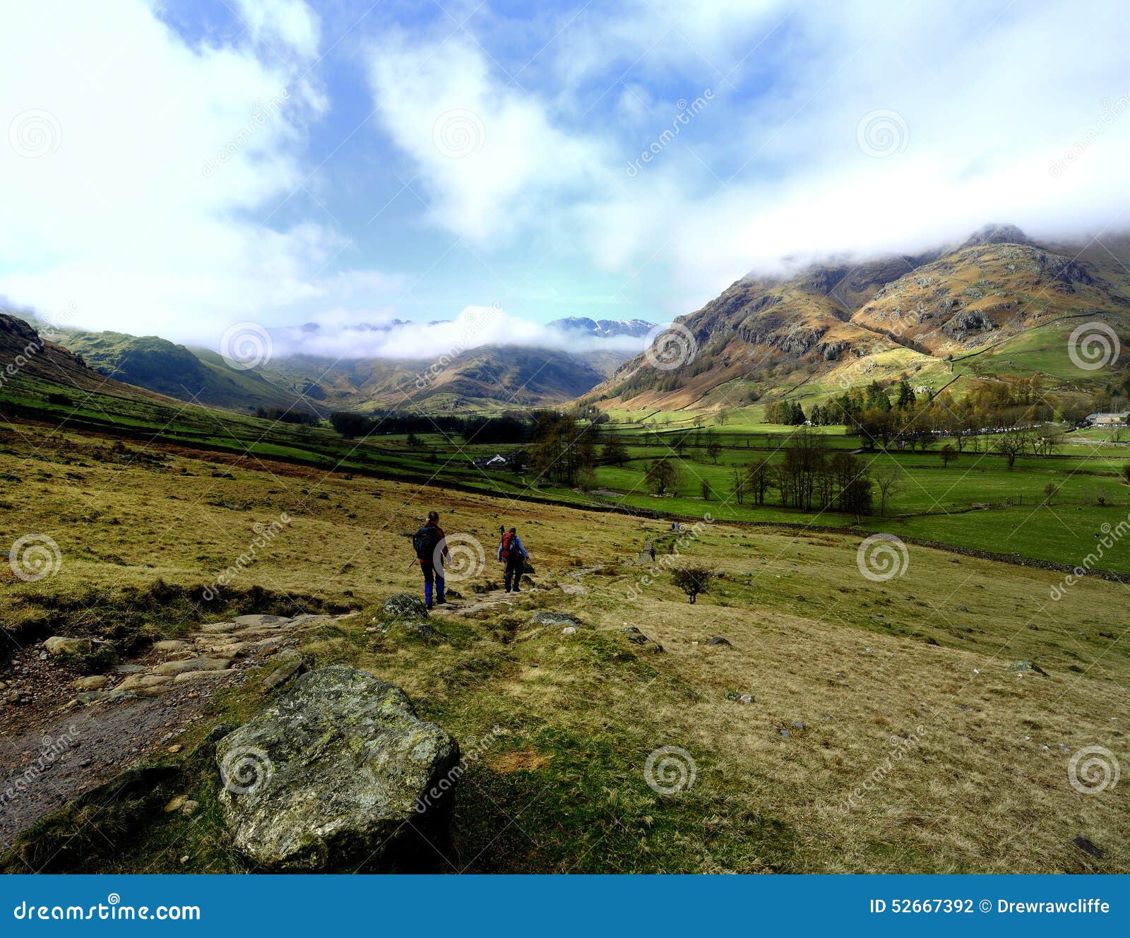 Walking in the Countryside editorial photography. Image of ghyll - 52667392