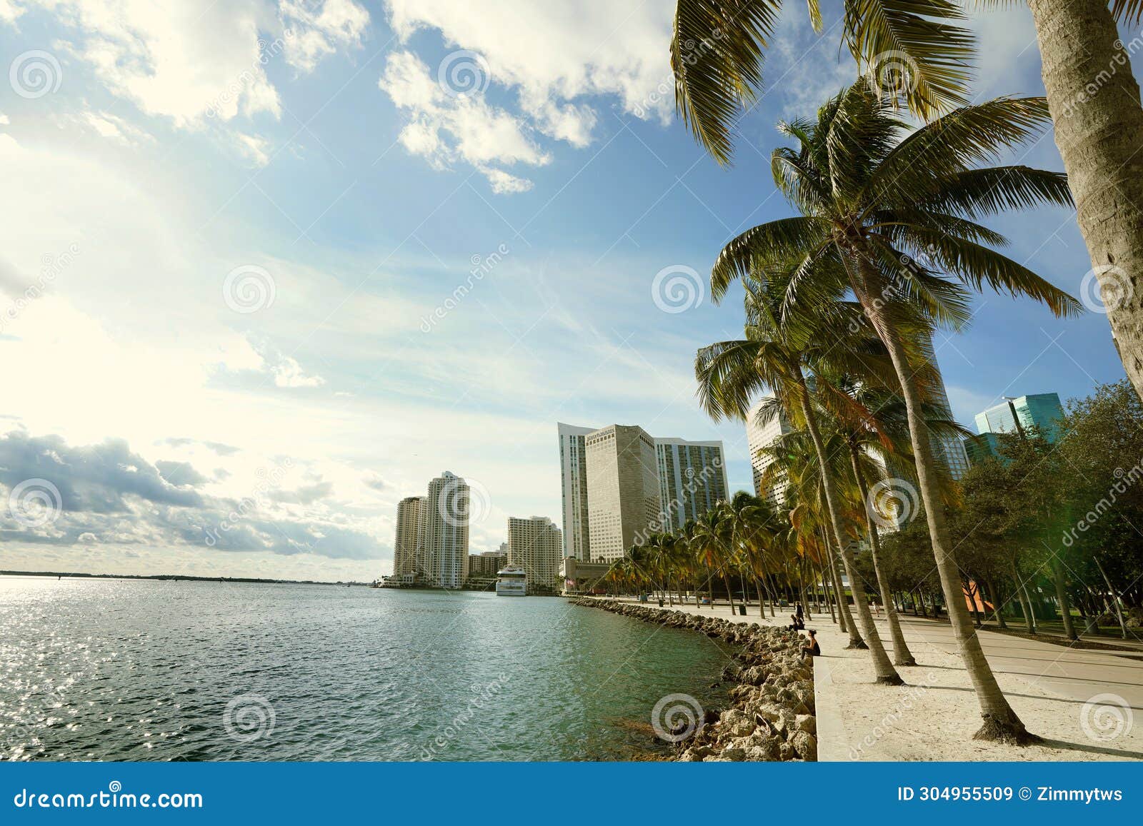 Walking Path in Bayfront Park Along Biscayne Bay in Downtown Miami ...