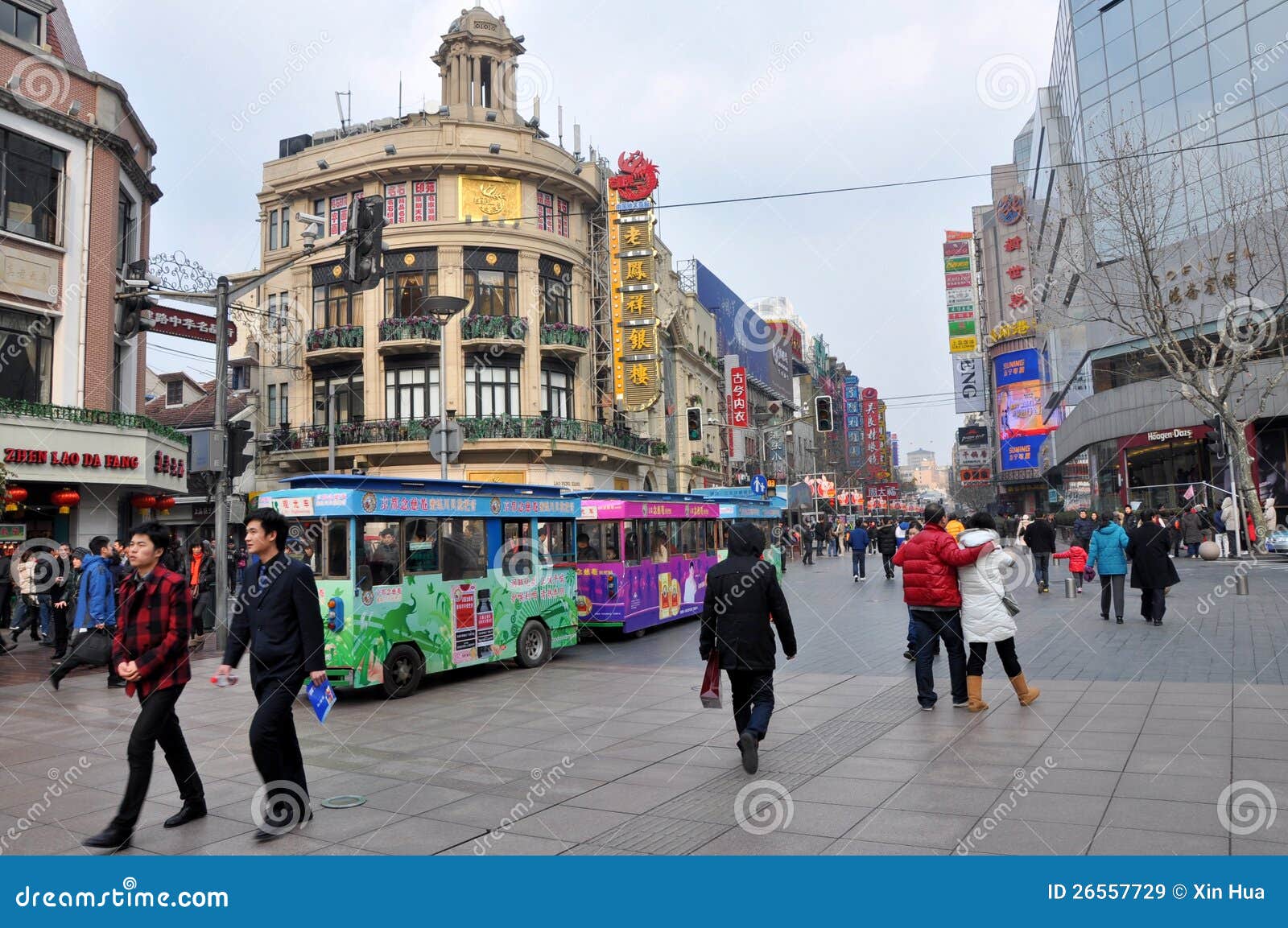 Walking Street in Shanghai editorial stock image. Image of tower - 26557729
