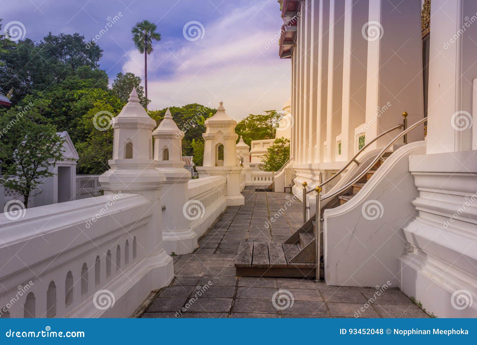 The Walkway Inside The Temple With Beautiful Construction Stock Photo ...