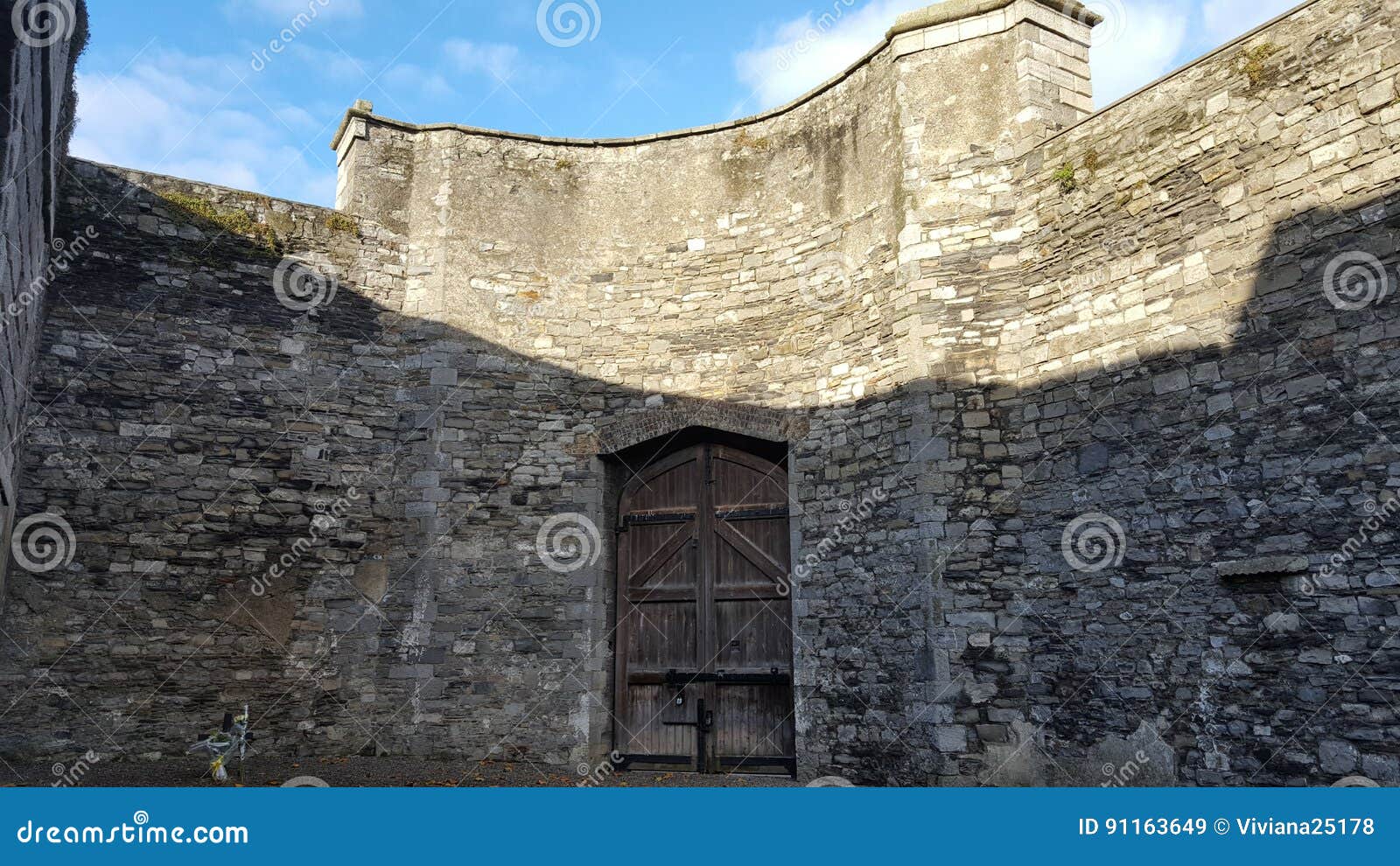 Wall in an ancient prison stock image. Image of yard - 91163649