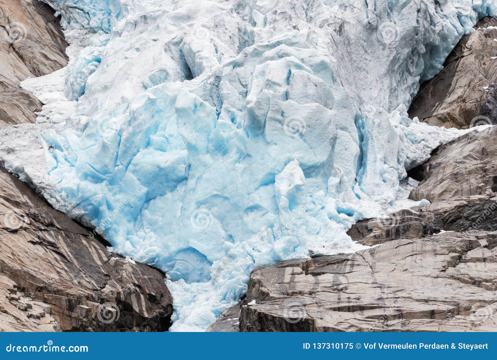 A wall of blue ice stock image. Image of arid, majestic - 137310175