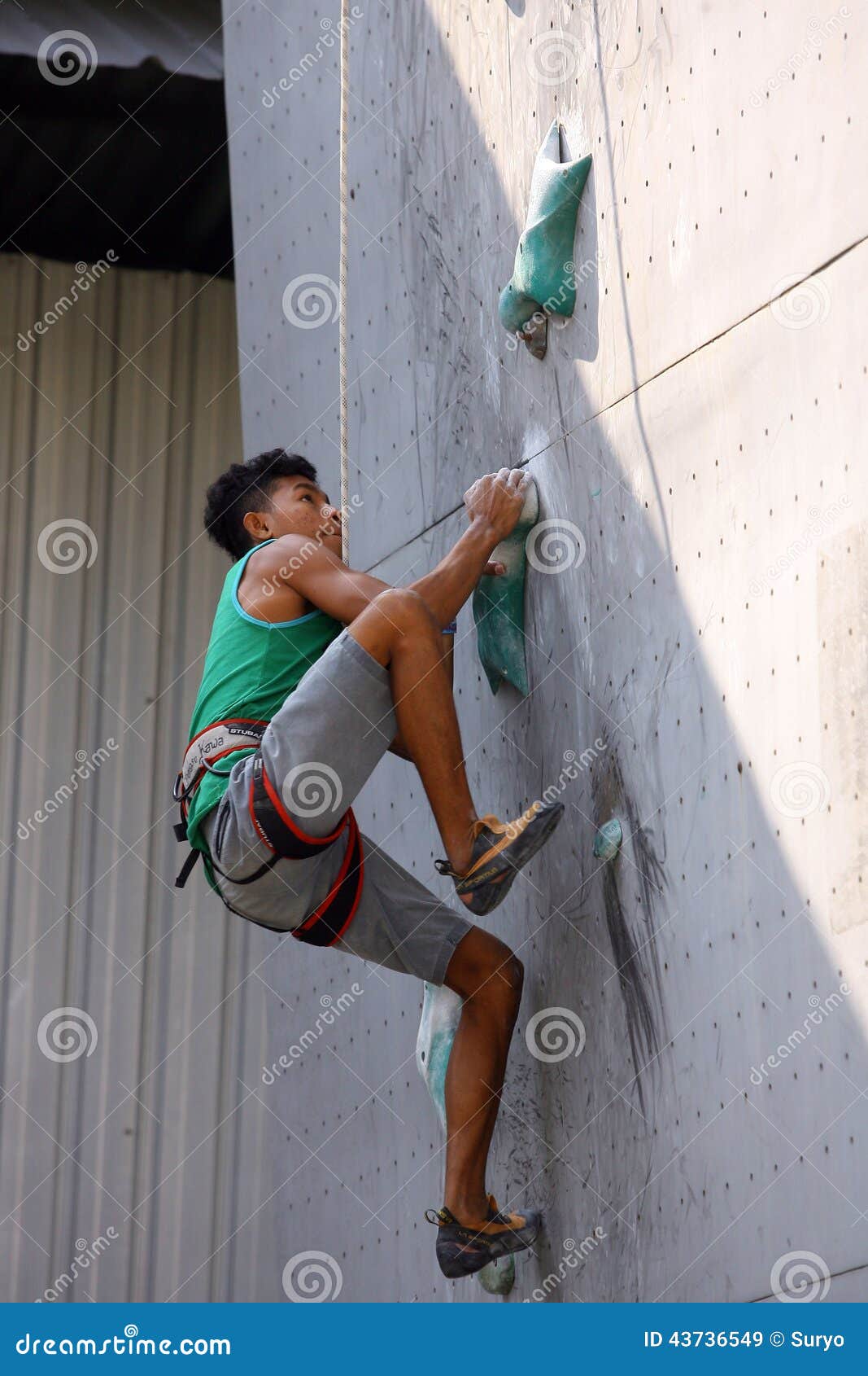 Wall cimbing editorial stock image. Image of city, rock - 43736549