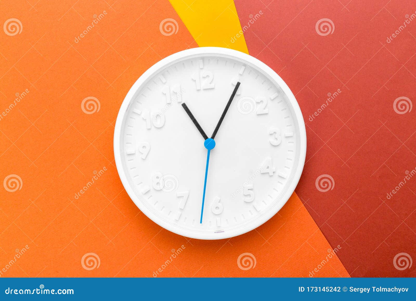 Wall Clock Color Stock Photos - Download 5,353 Royalty Free Photos