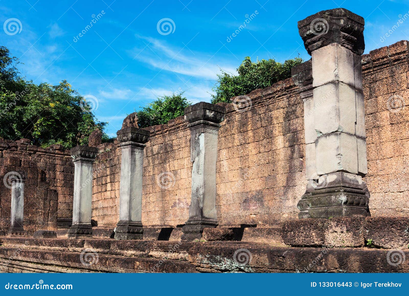 Wall and columns stock image. Image of column, carving - 133016443