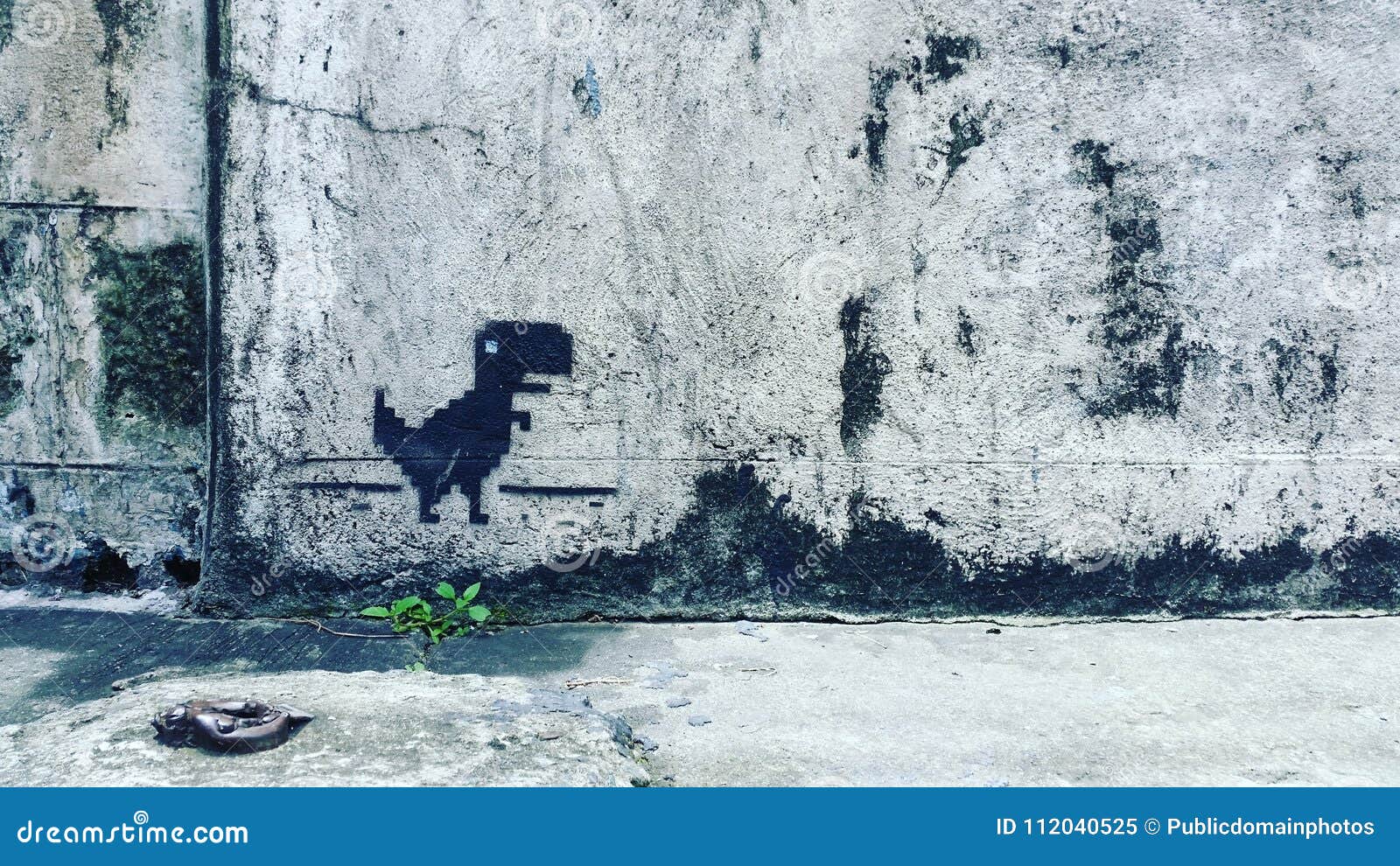 Wall, Freezing, Water, Street Art Picture. Image: 112040525