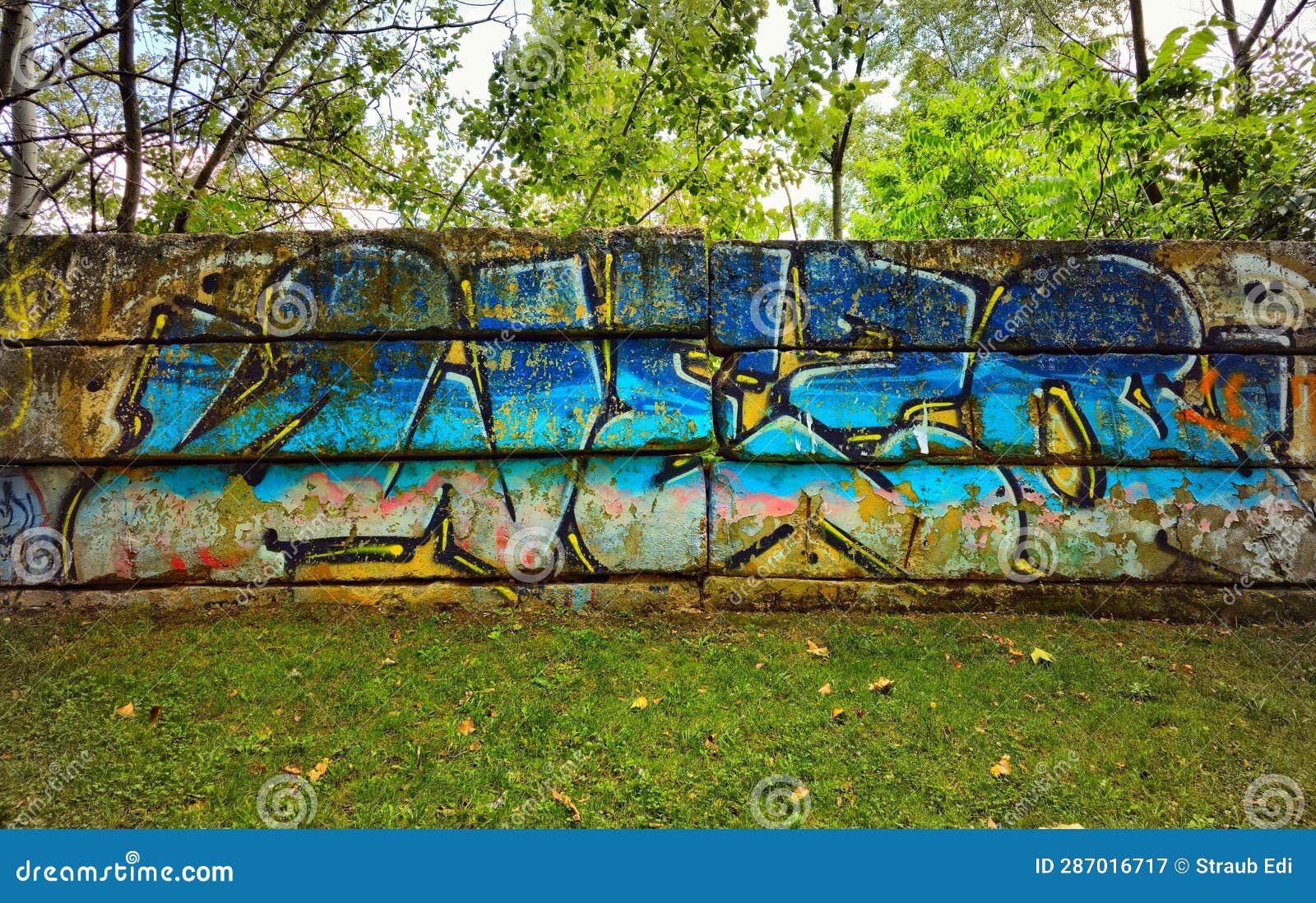 Wall Graffiti Somewhere in Bucharest Editorial Photography - Image of ...