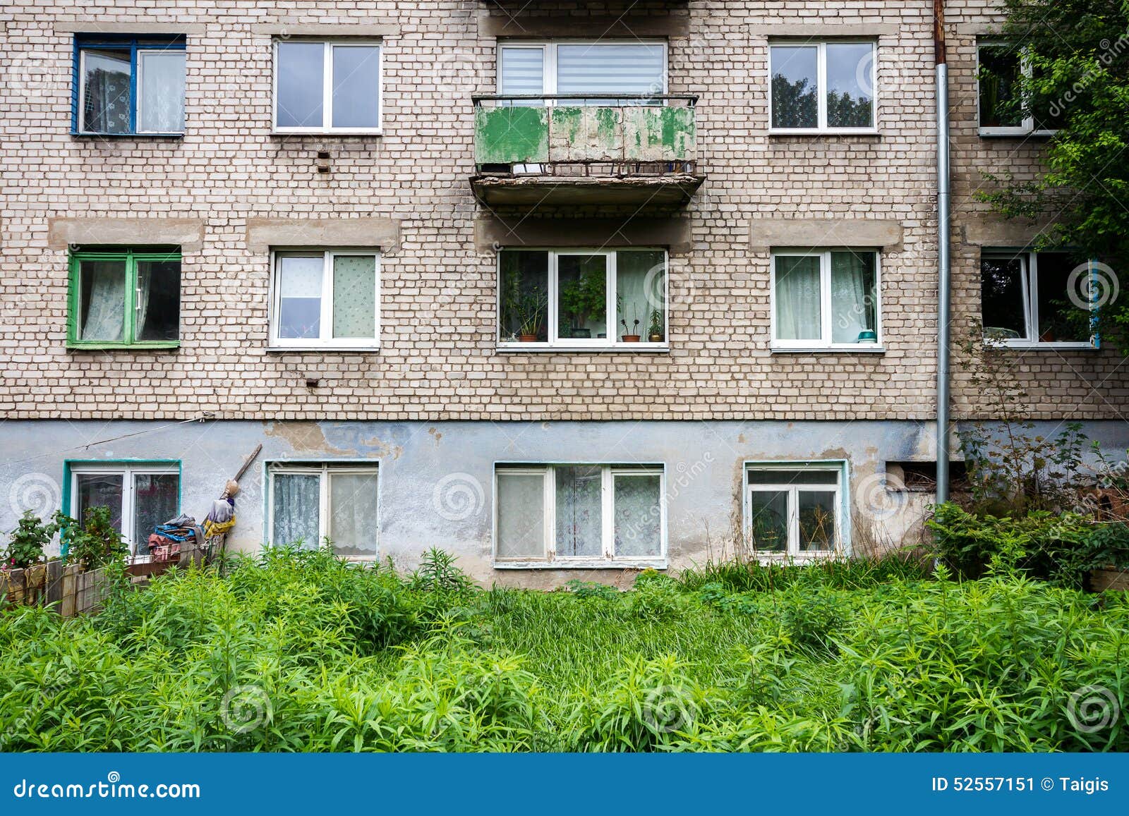 Wall of an Old Apartment Building Stock Image - Image of cracked ...