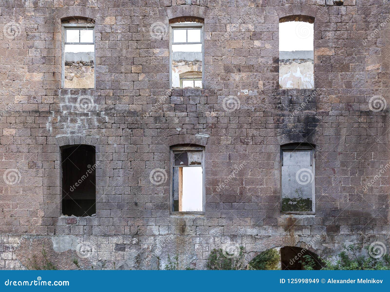 The Wall of the Old Collapsed Building Stock Image - Image of ...