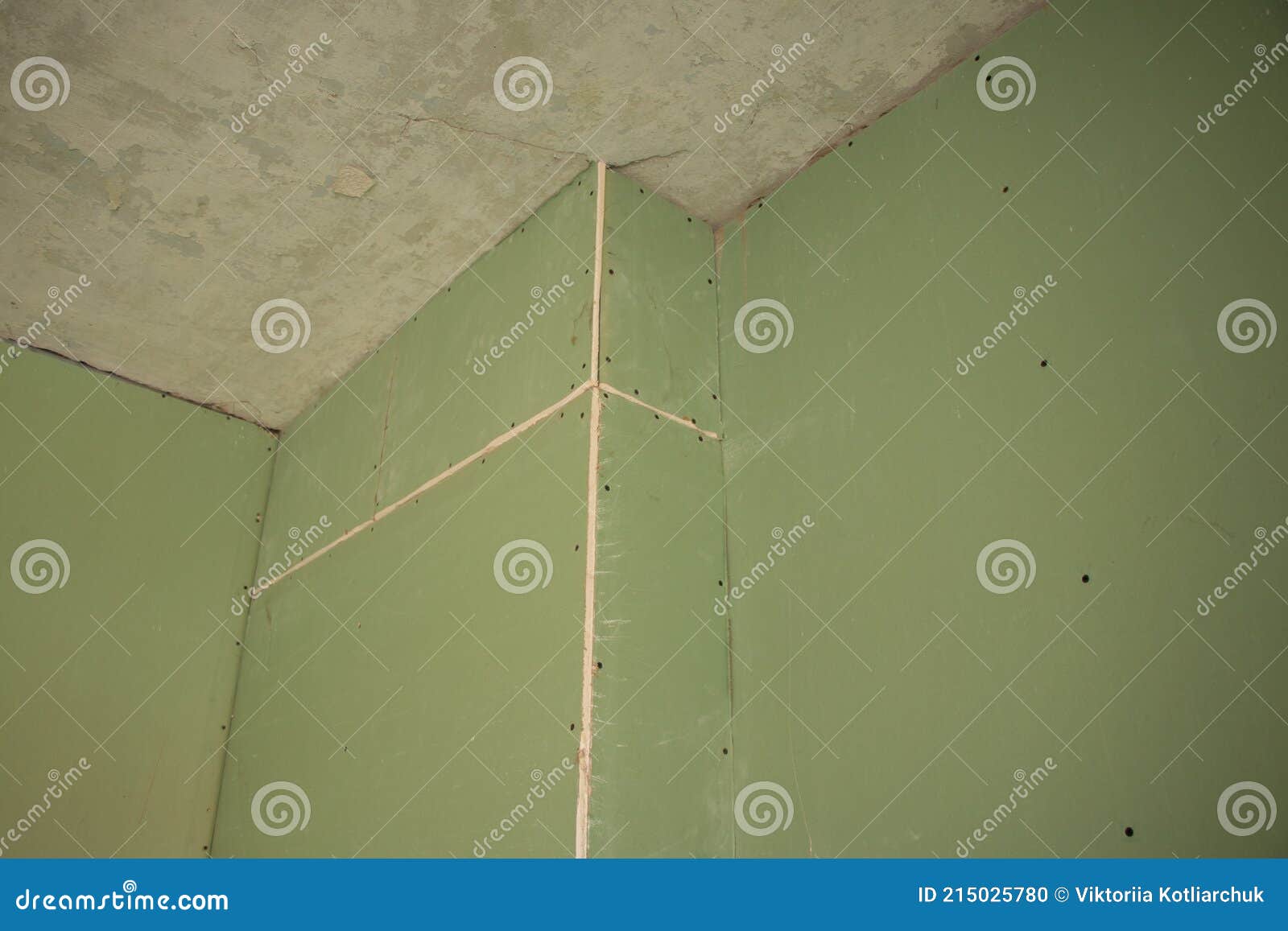 Green Plasterboard Wall In A Room During Renovation, Renovation Of An ...