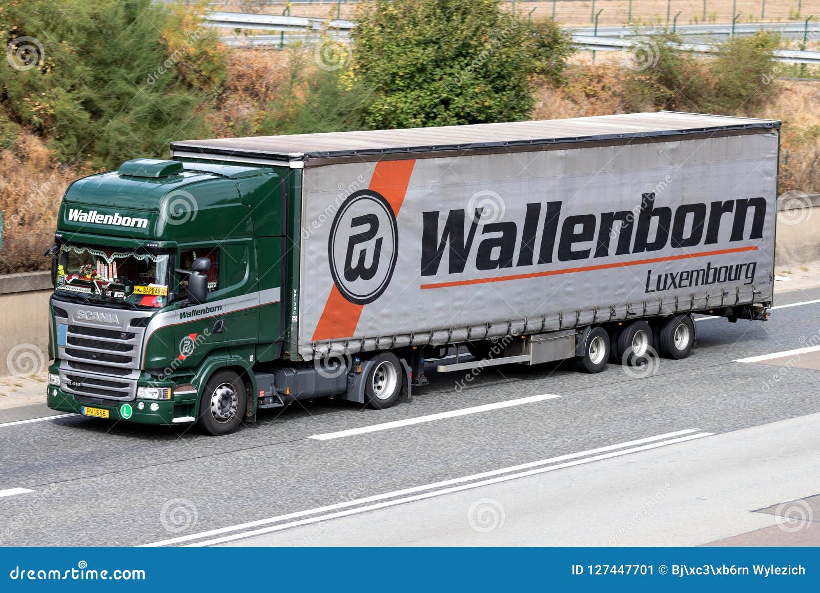 Wallenborn en la autopista foto editorial. Imagen de camino - 127447701
